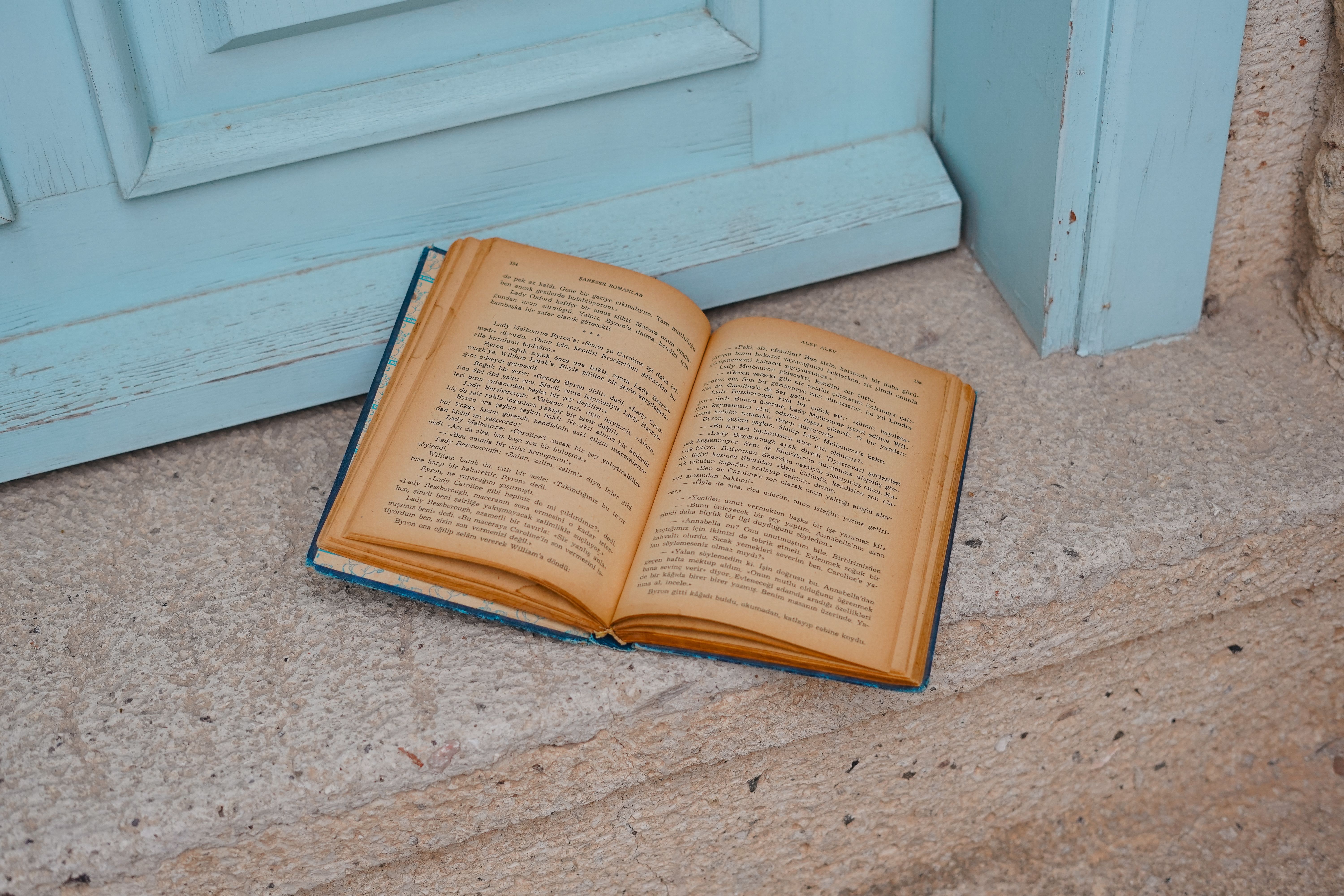 Vintage Open Book on Stone Step Outdoor Scene · Free Stock Photo