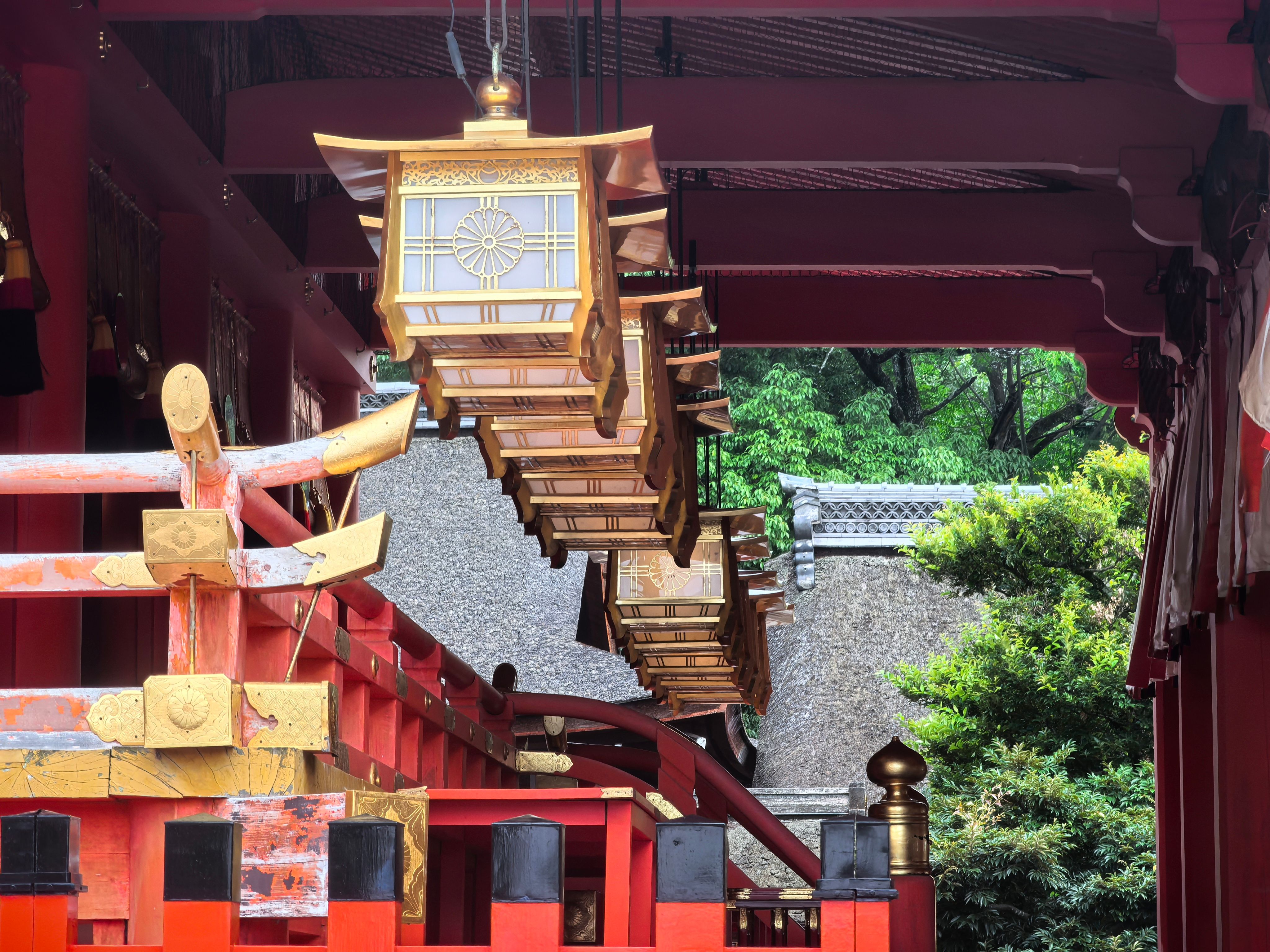 Traditional Japanese Temple Lanterns and Architecture · Free Stock Photo