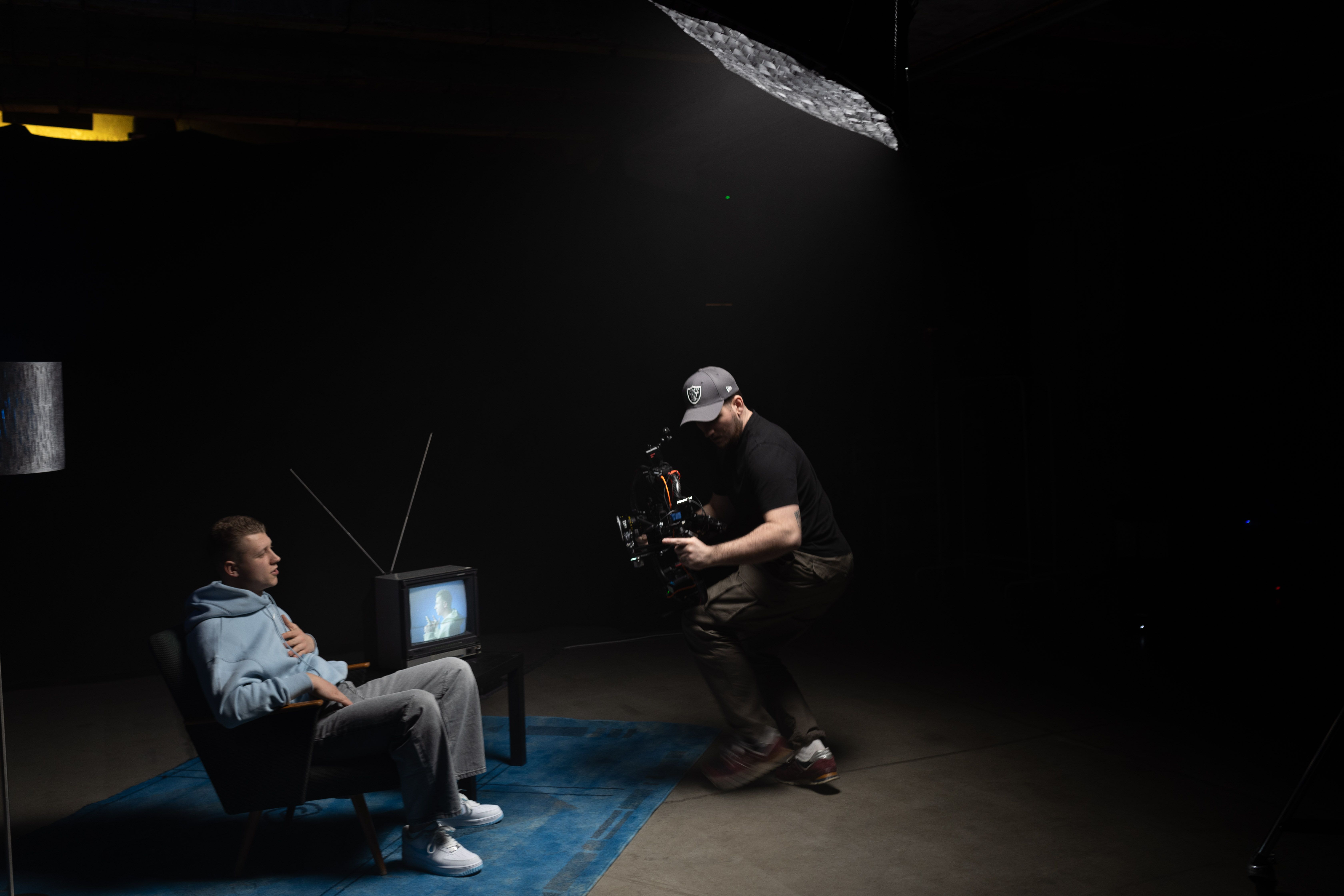 Behind the Scenes Cinematic Photoshoot Setup · Free Stock Photo