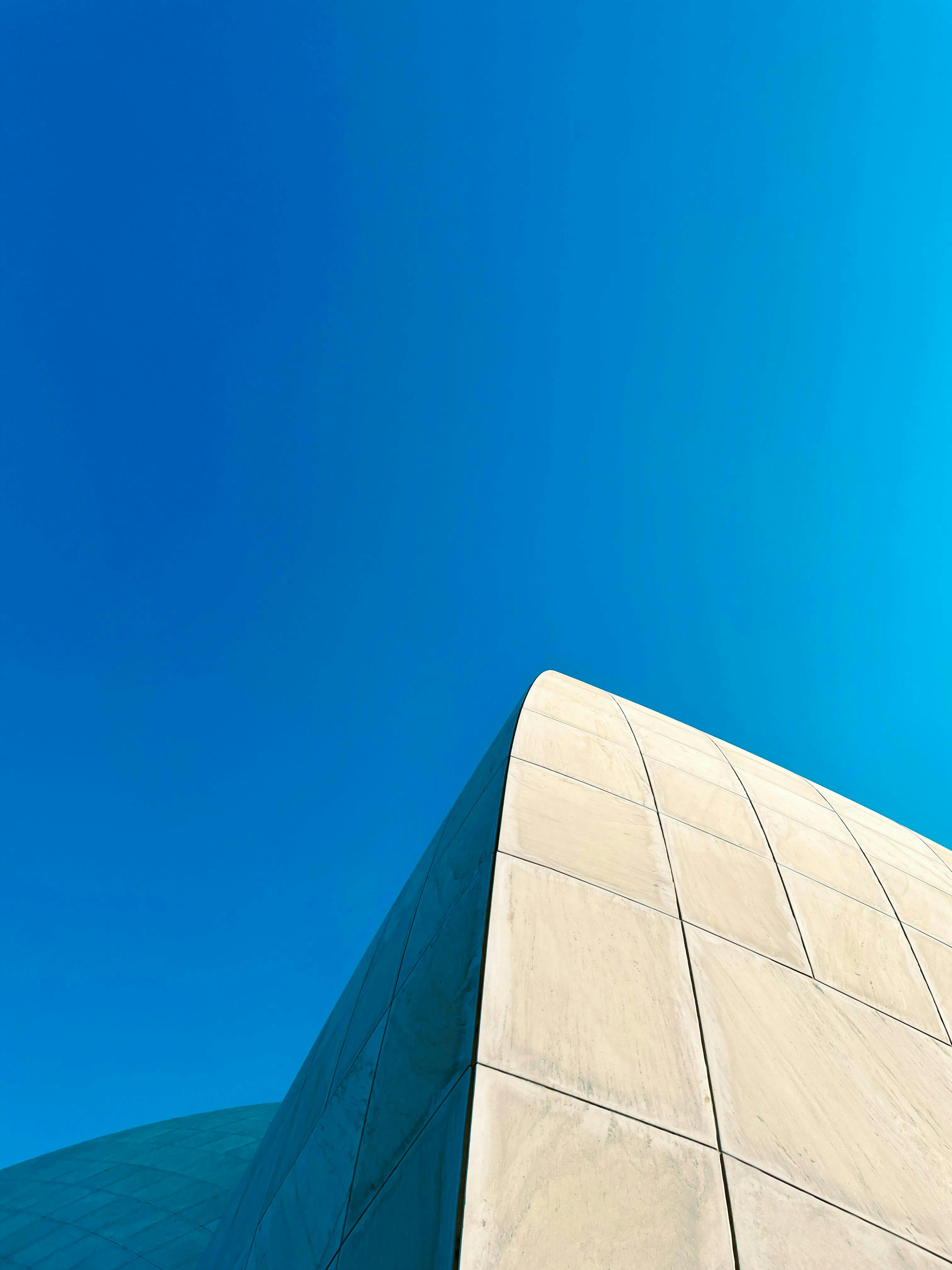 Contemporary Curved Architecture in New Delhi · Free Stock Photo