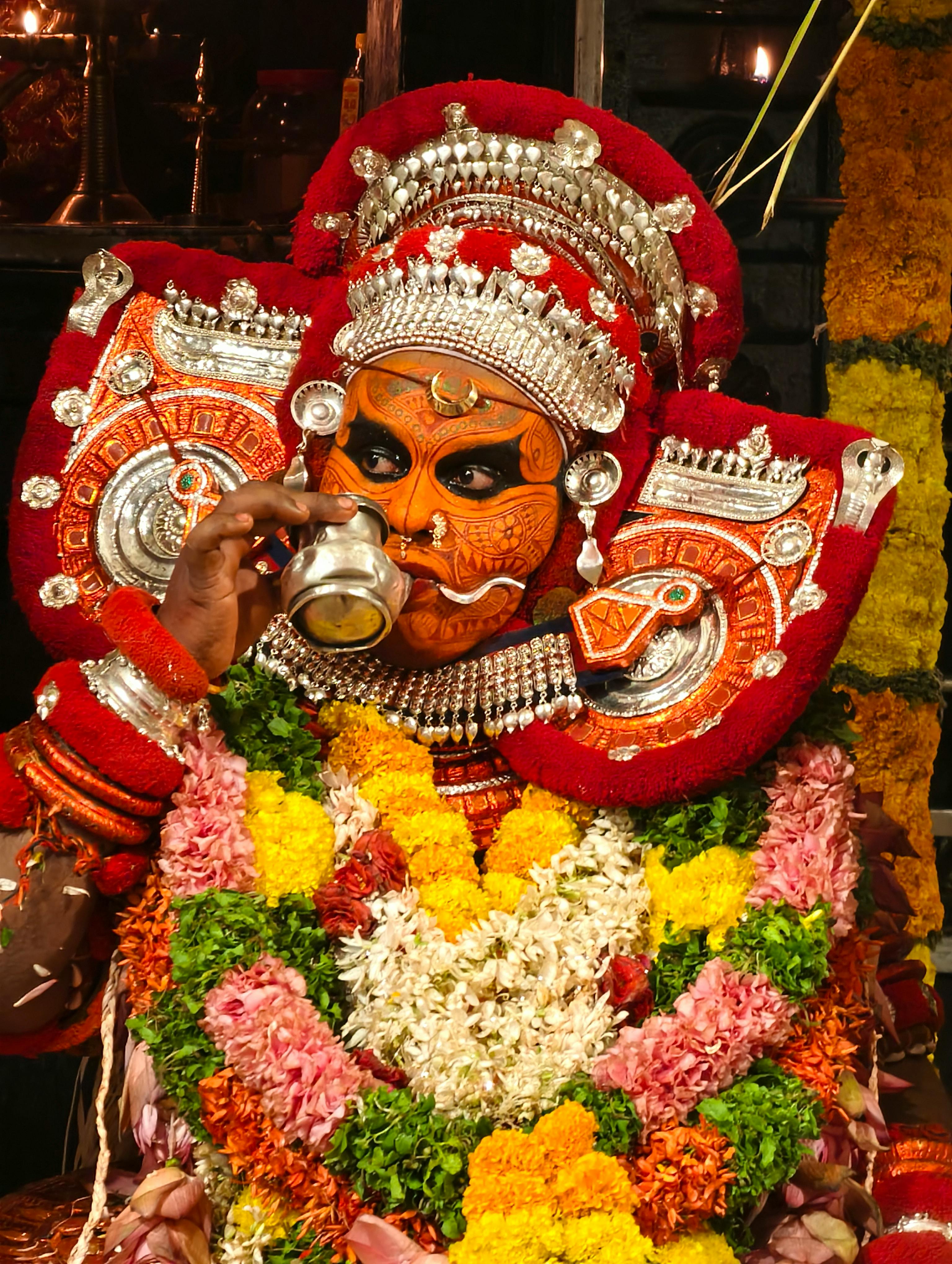 Vibrant Traditional Theyyam Dancer in Kerala · Free Stock Photo