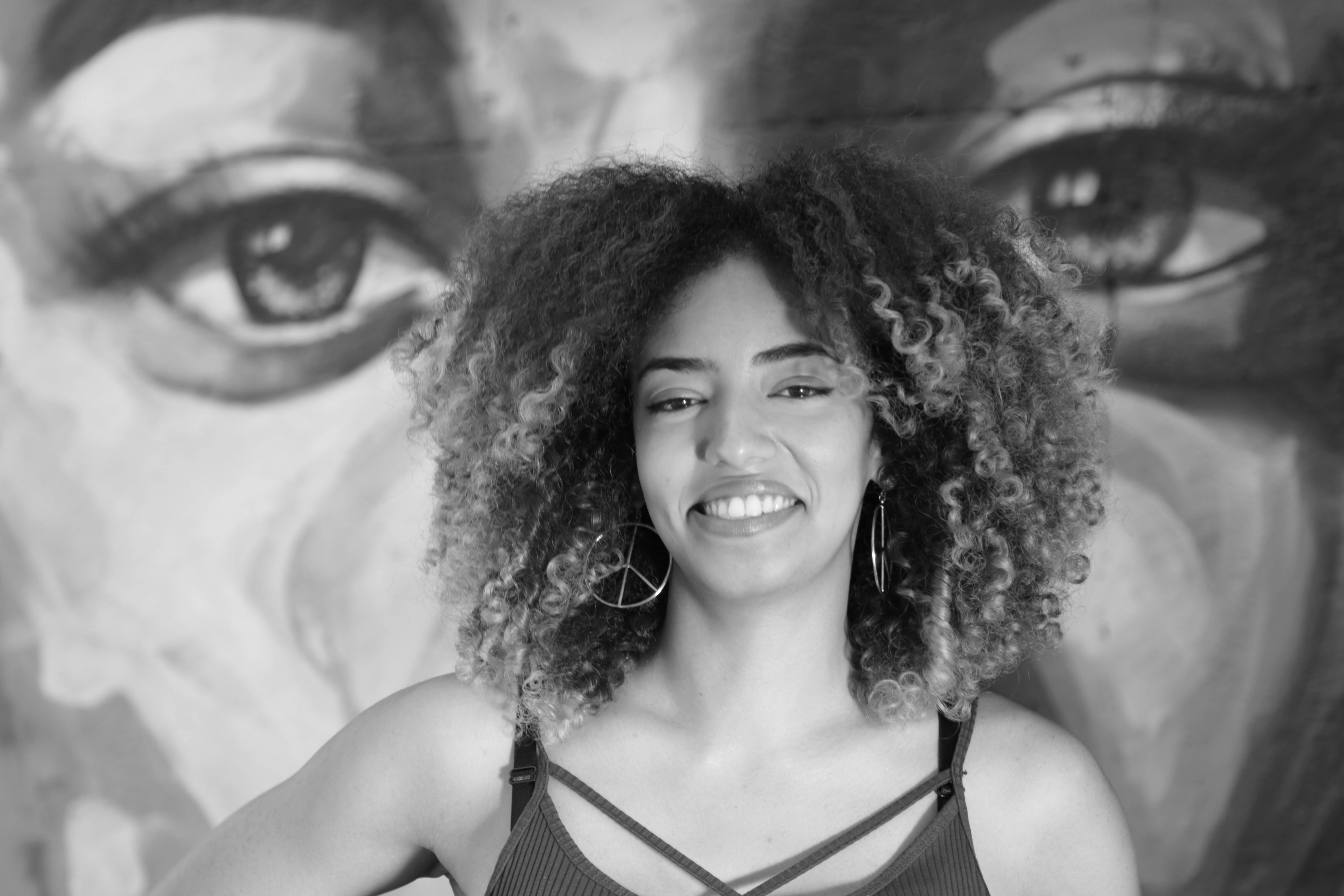 Elegancia Y Confianza En Blanco Y Negro. · Foto de stock gratuita