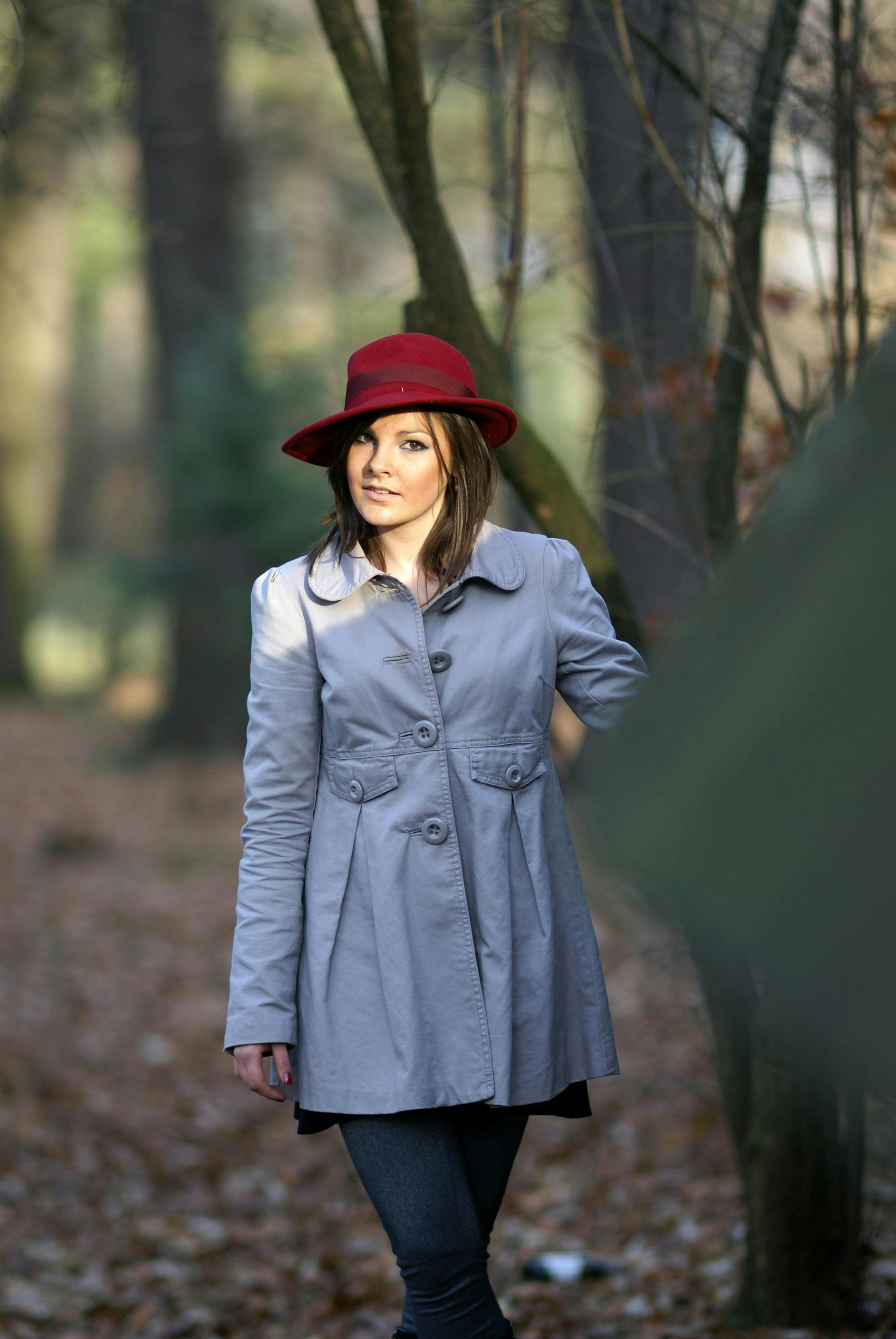 Women In Fall Leaves Photos, Download The BEST Free Women In Fall ...