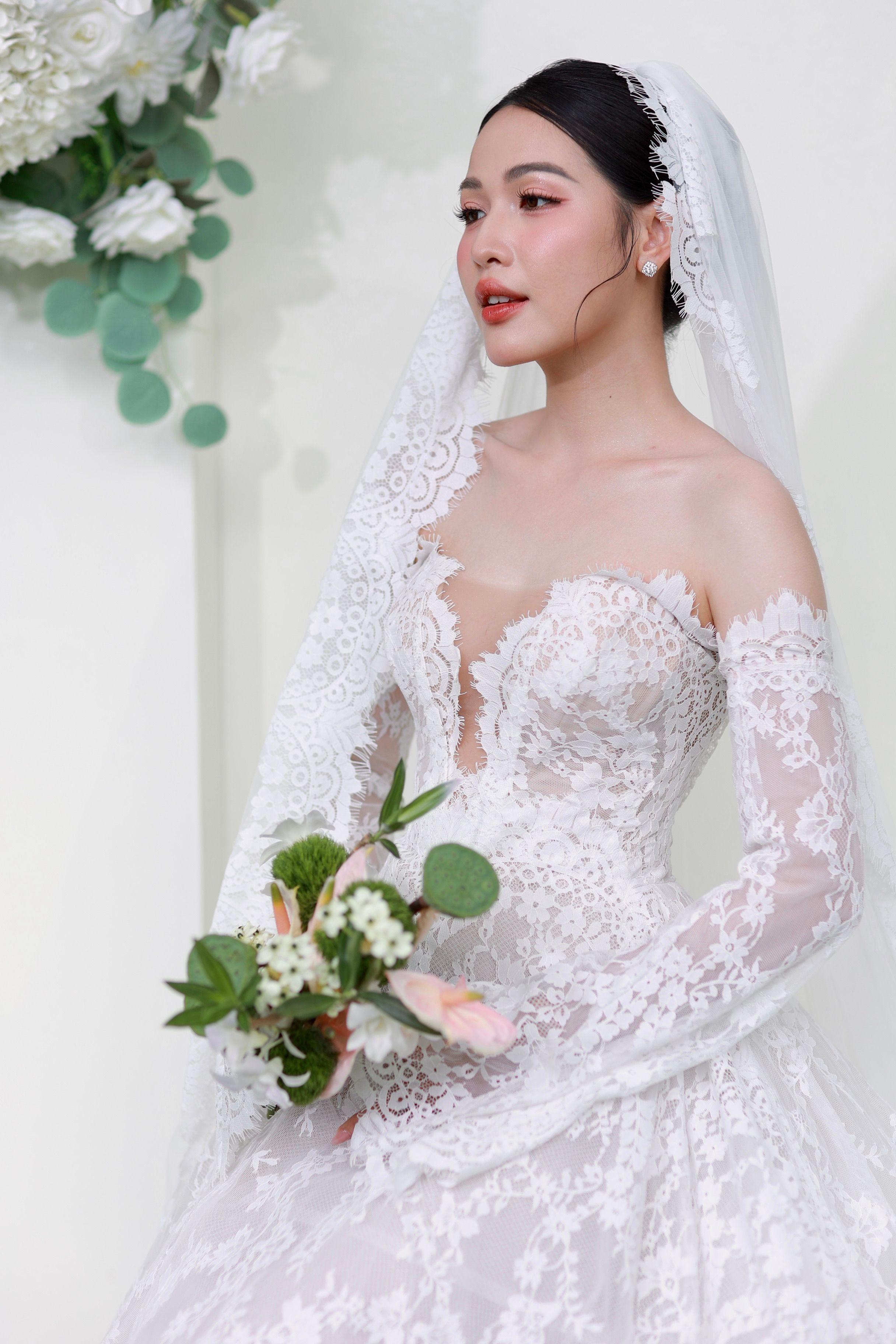 Elegant Asian Bride in Lace Wedding Dress · Free Stock Photo
