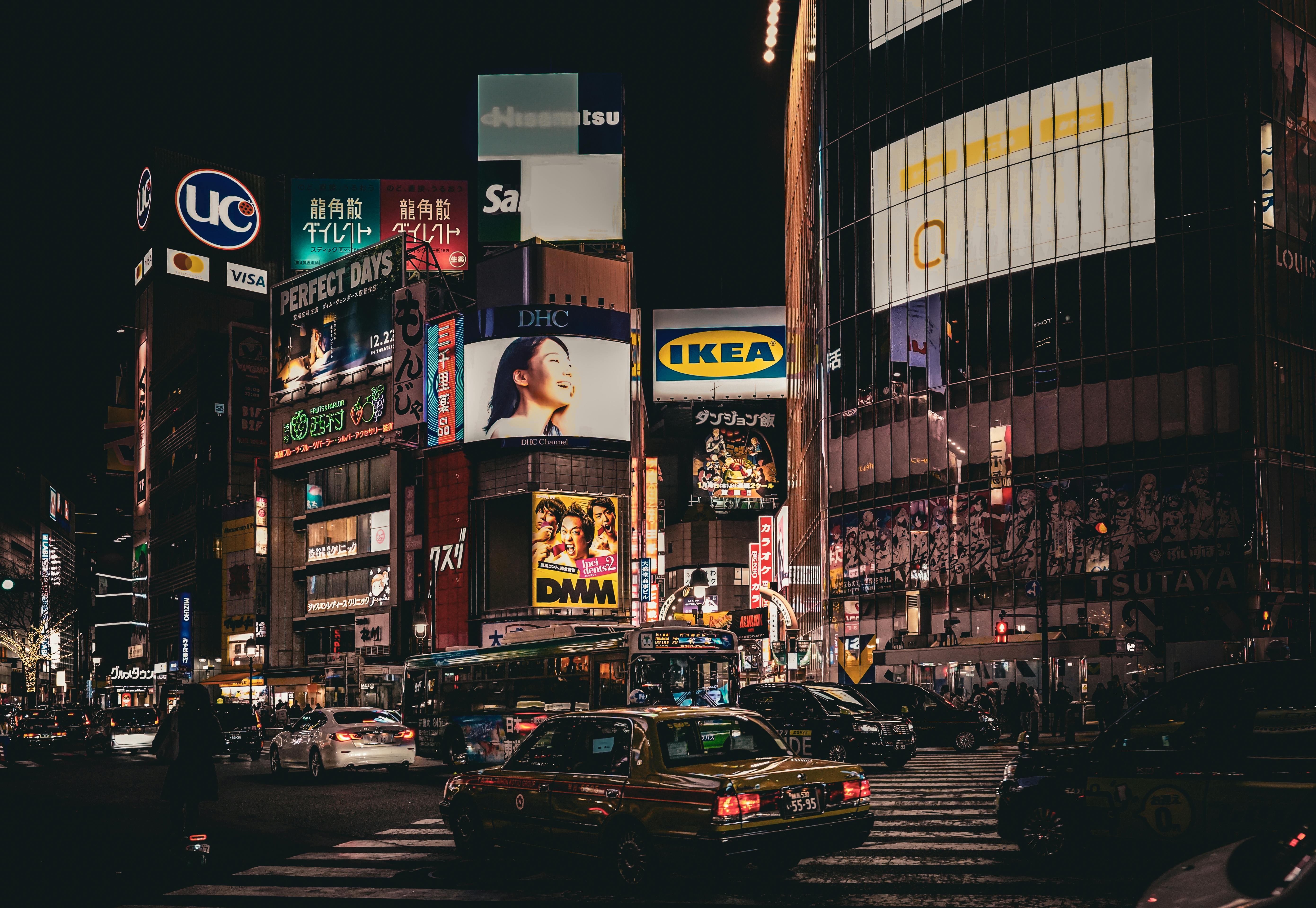 Vibrant Shibuya Crossing at Night in Tokyo · Free Stock Photo