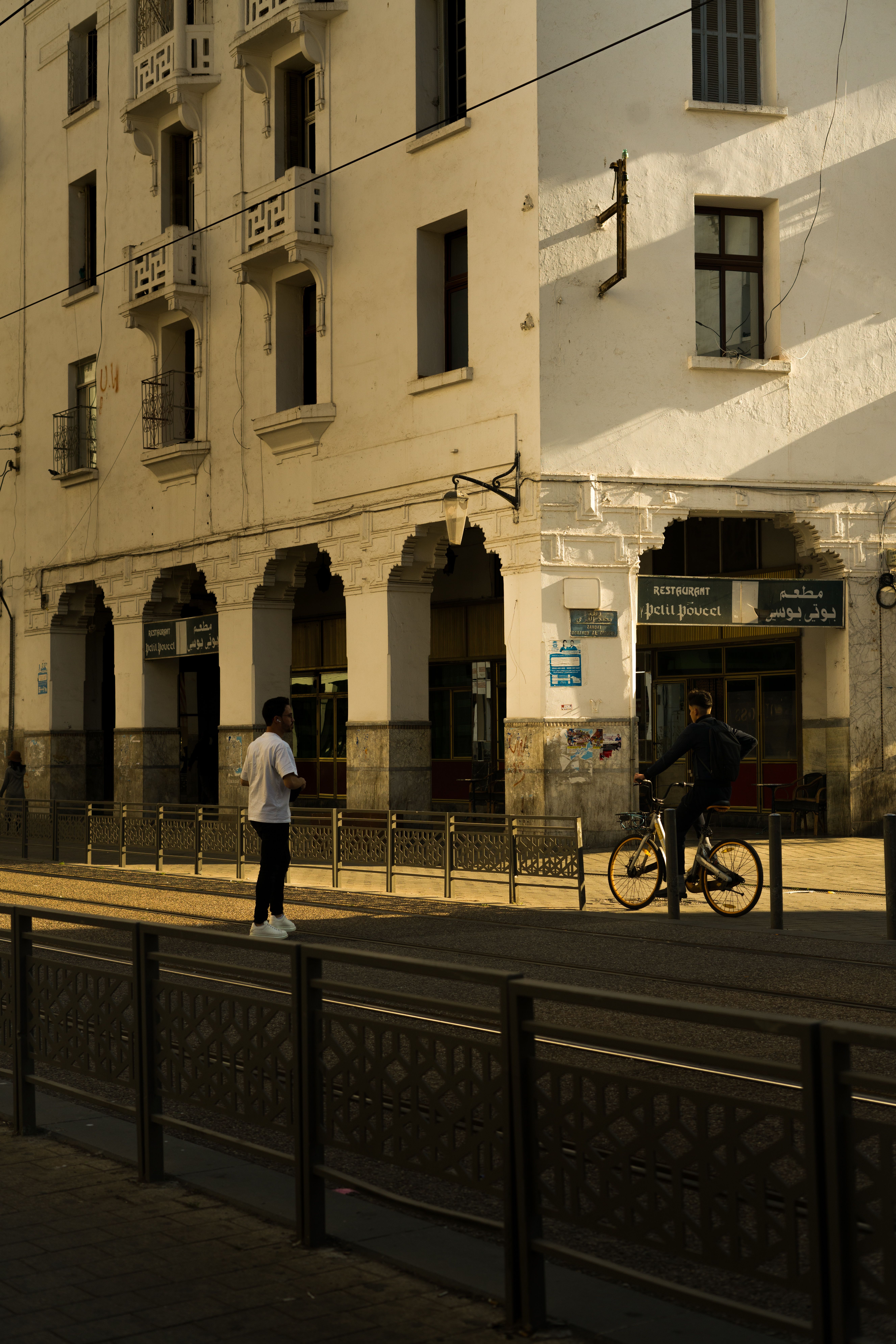 Street Scene with Historic Building Facade · Free Stock Photo