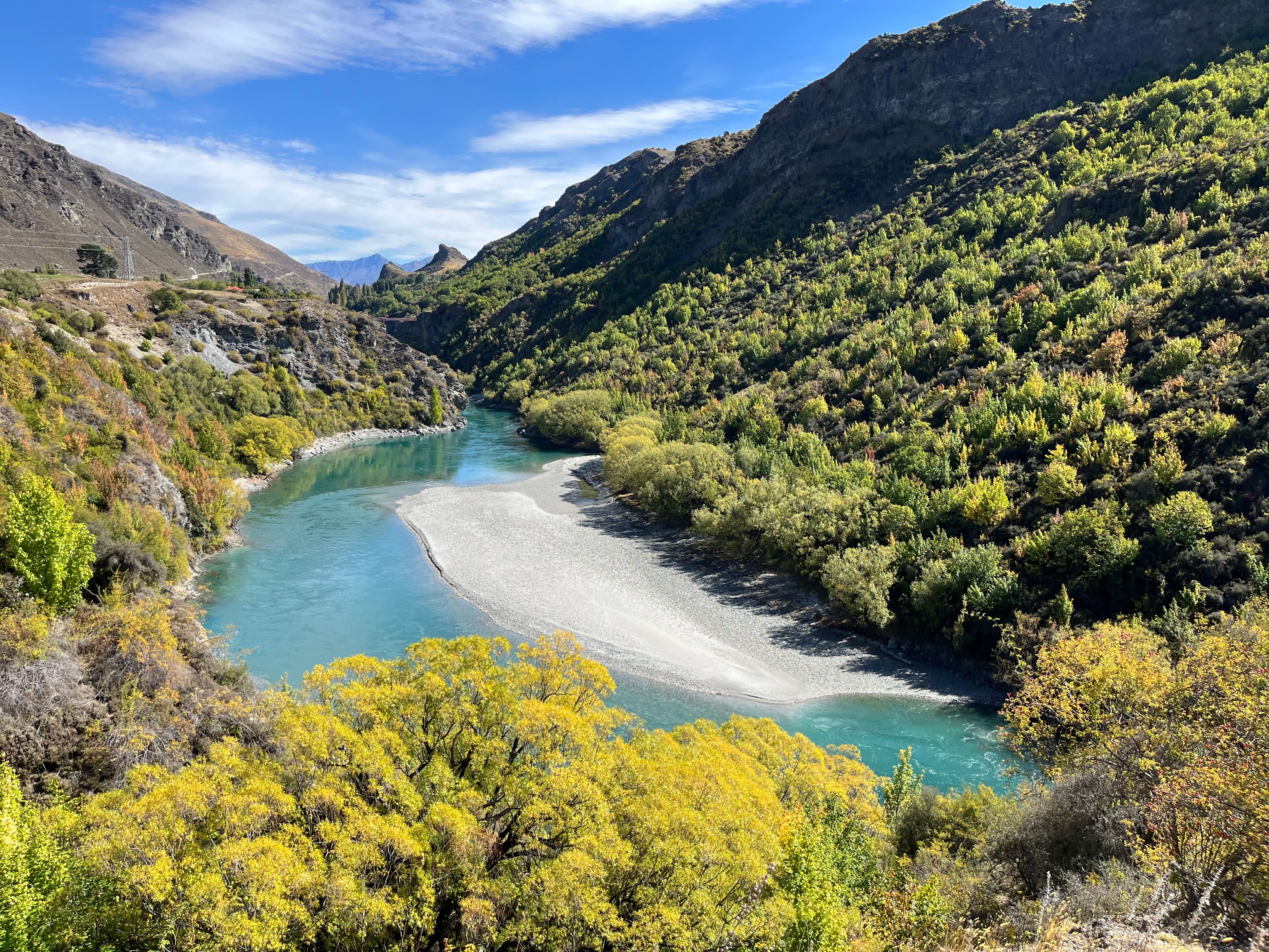 Scenic River Bend in Lush Mountain Landscape · Free Stock Photo
