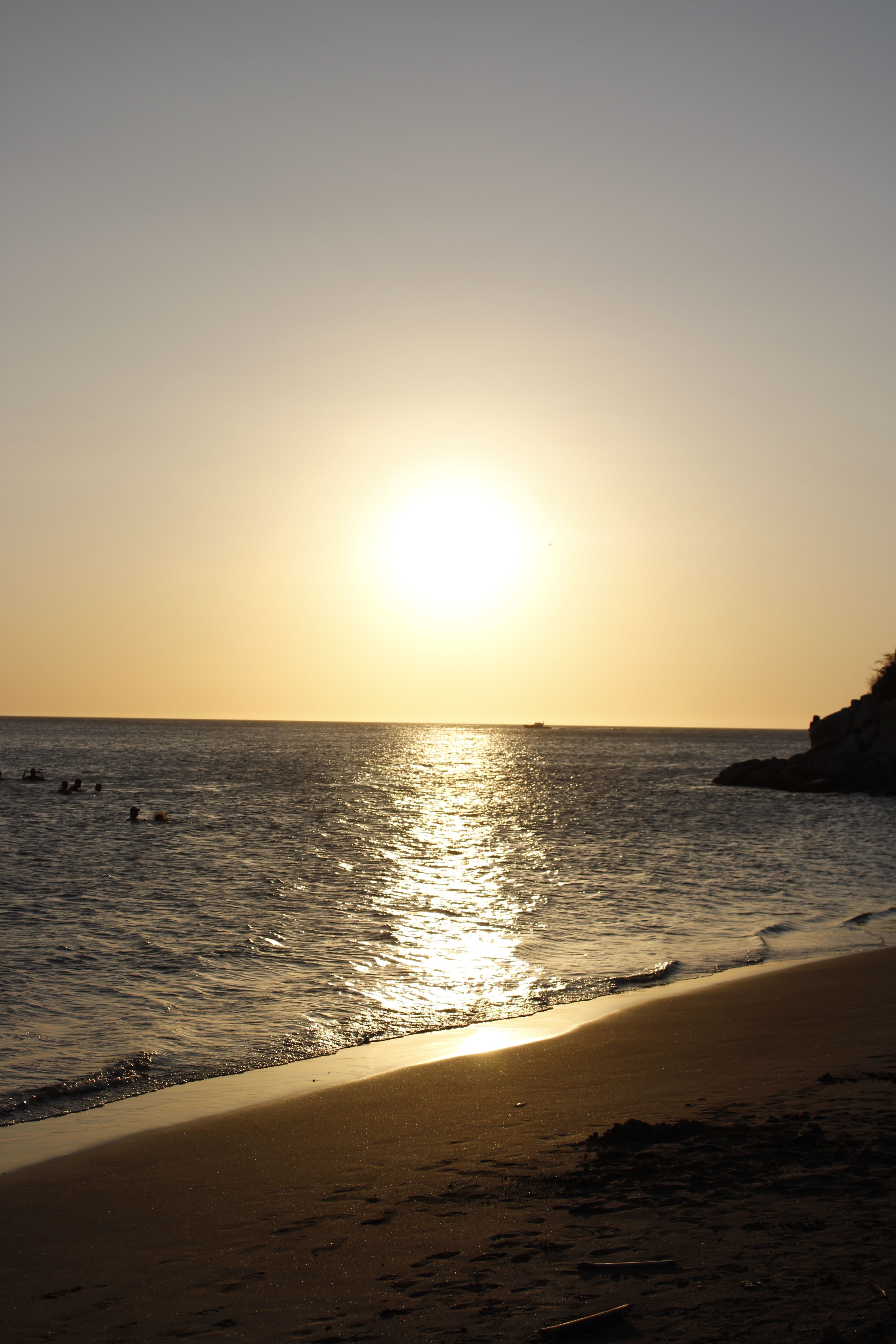 Stunning Sunset at Santa Marta Beach, Colombia · Free Stock Photo