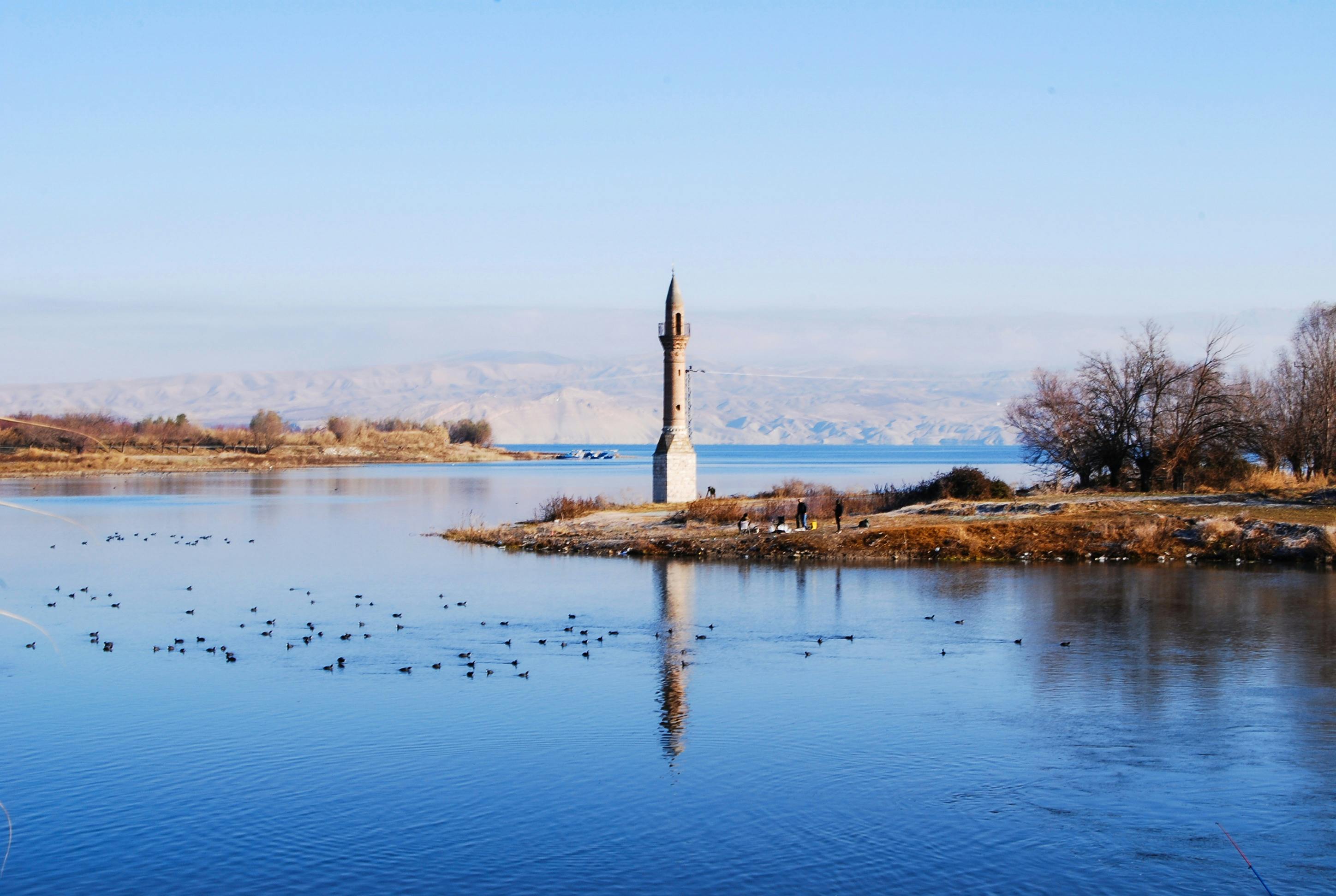 Idyllic Türkiye Landscape with Minaret Reflection · Free Stock Photo