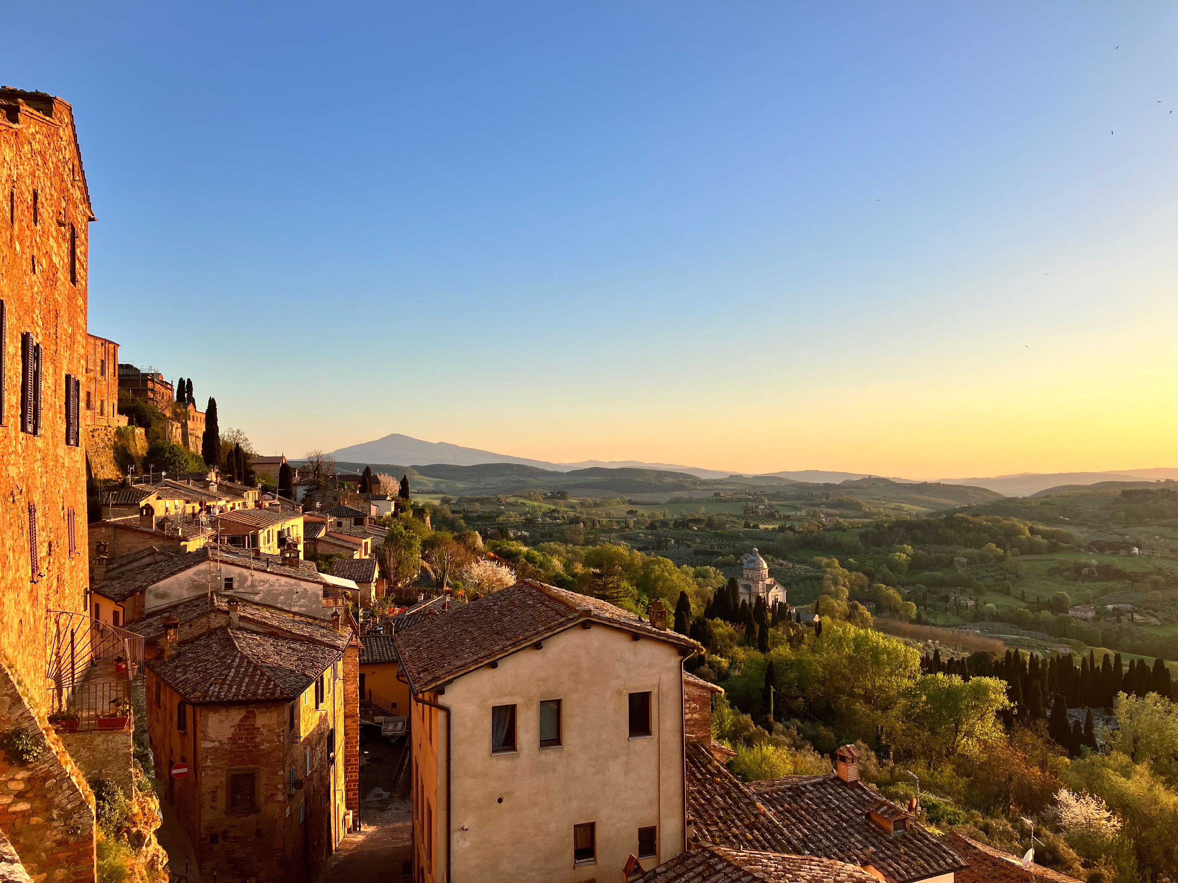 Sunset View of Tuscan Countryside from Hilltown · Free Stock Photo