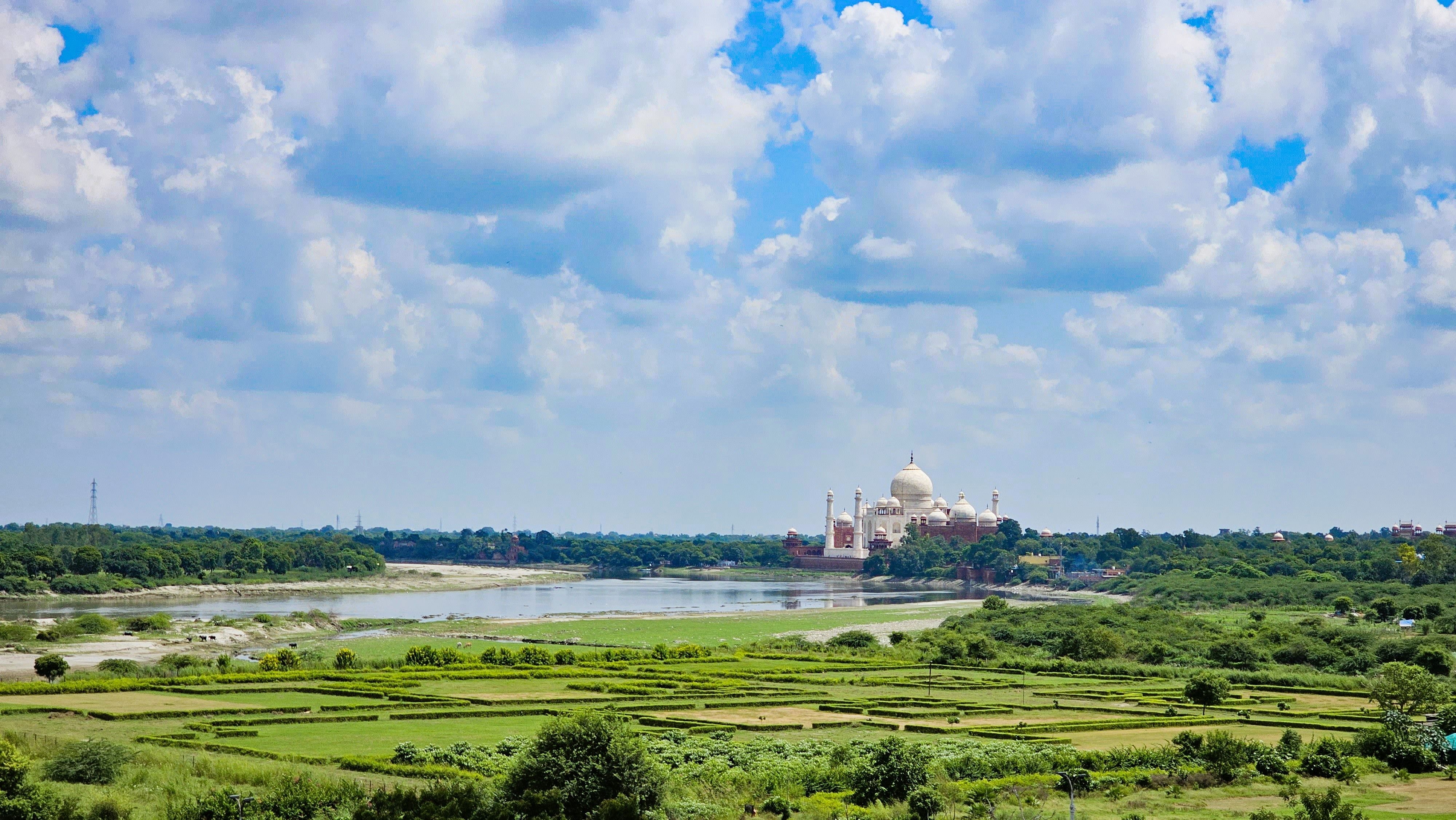 Breathtaking View of the Taj Mahal and Surrounding Landscape · Free ...