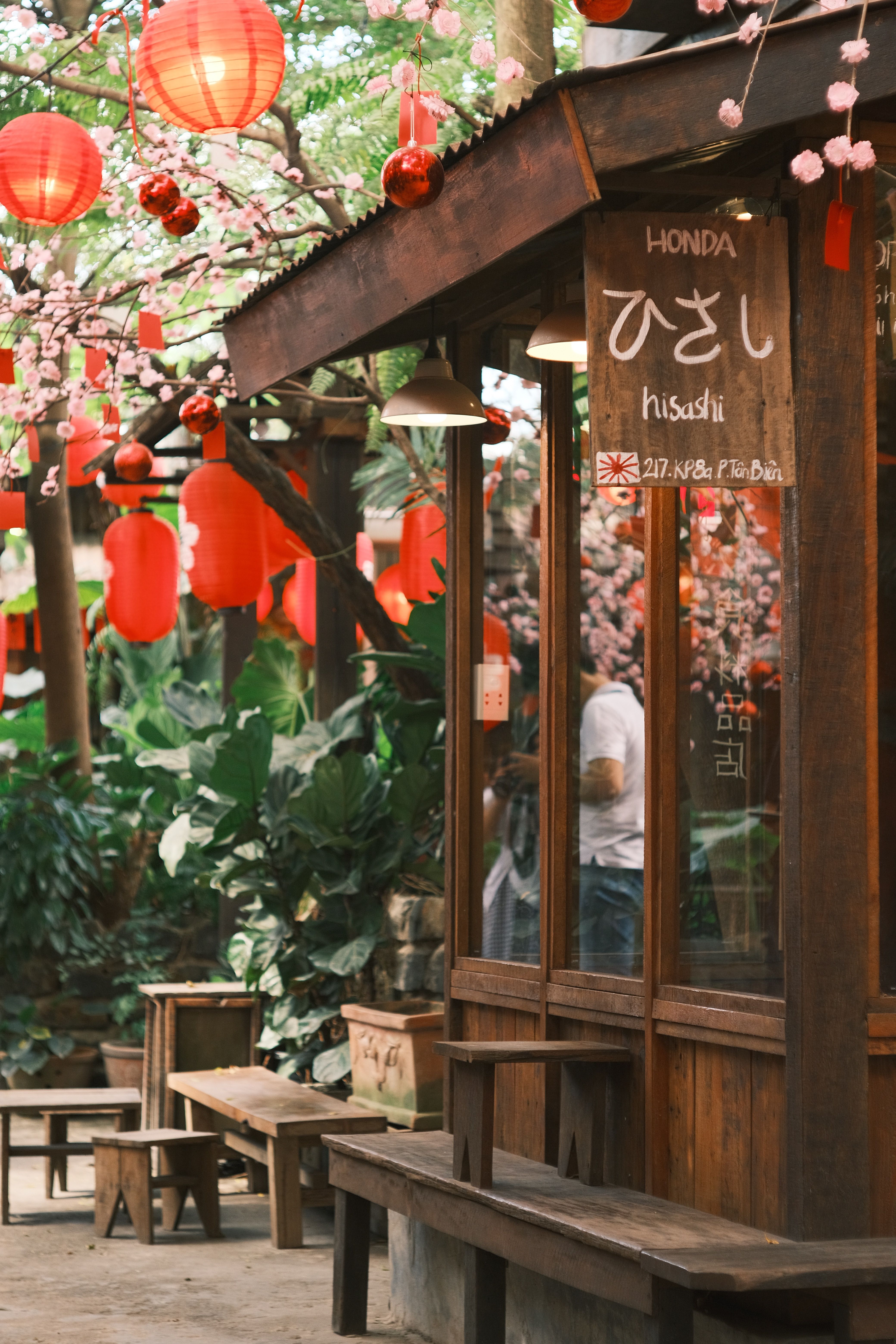 Charming Japanese Cafe with Red Lanterns · Free Stock Photo