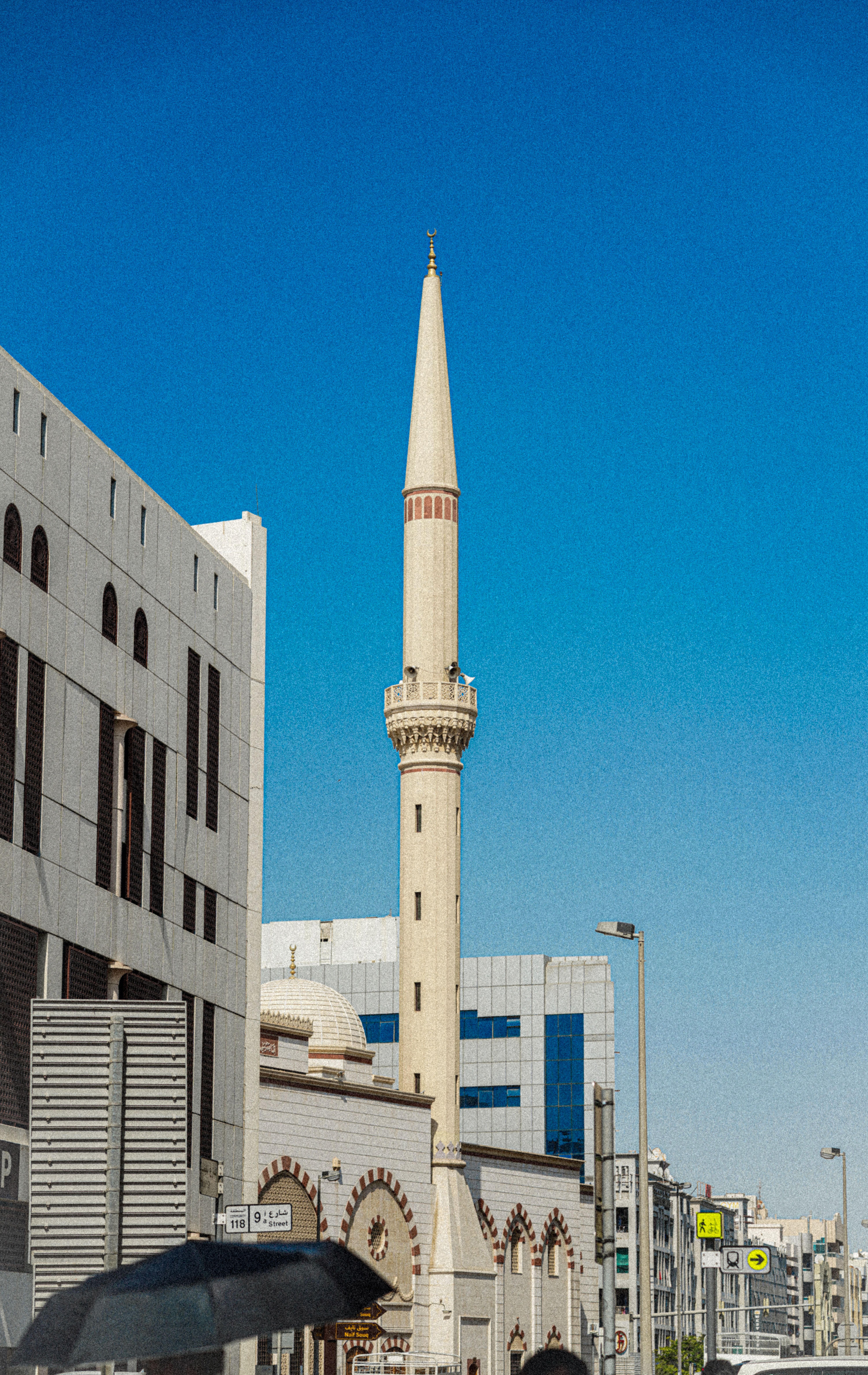 Modern Architecture with Mosque in Dubai Cityscape · Free Stock Photo