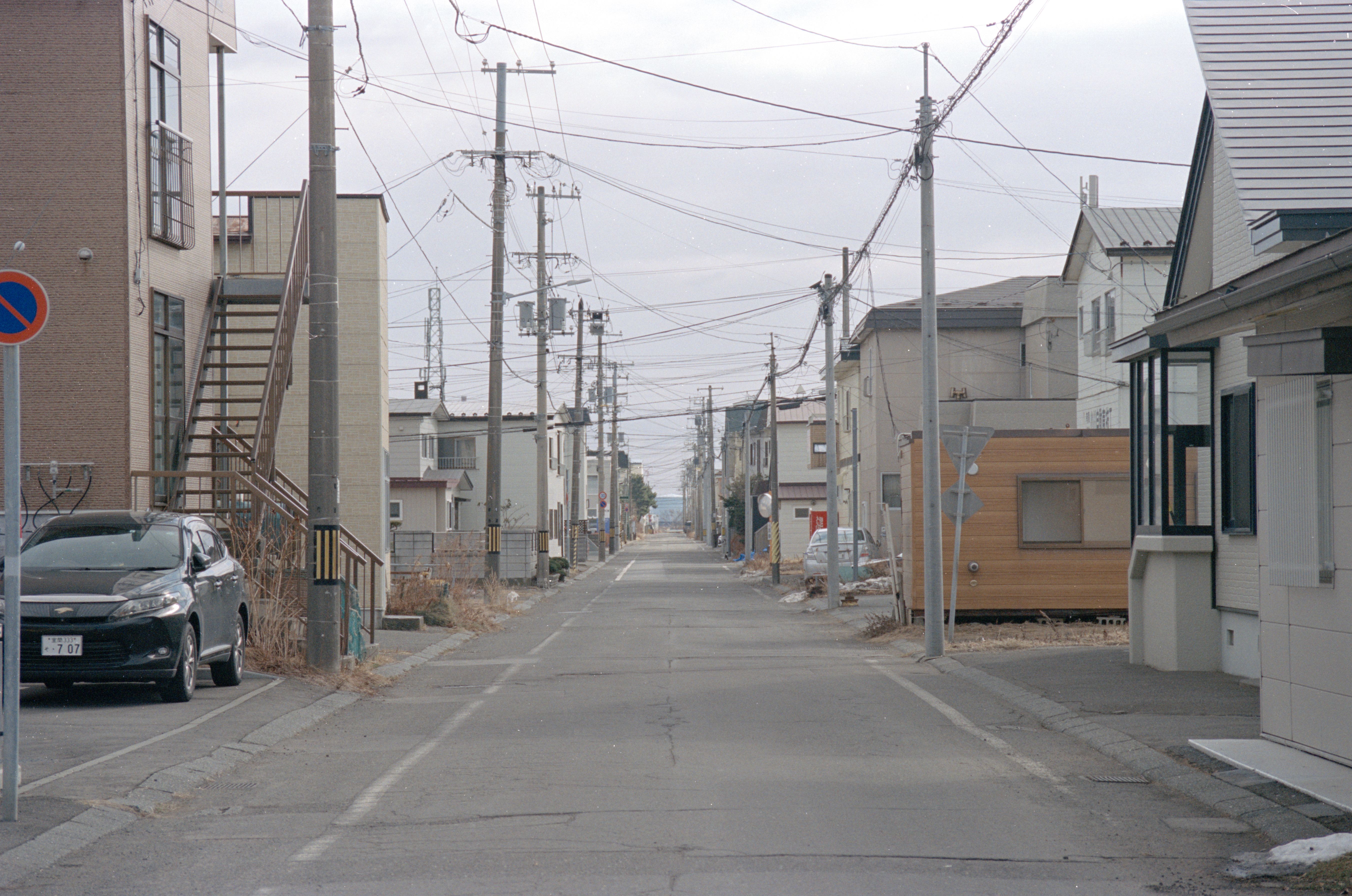 Quiet Residential Street in Urban Setting · Free Stock Photo