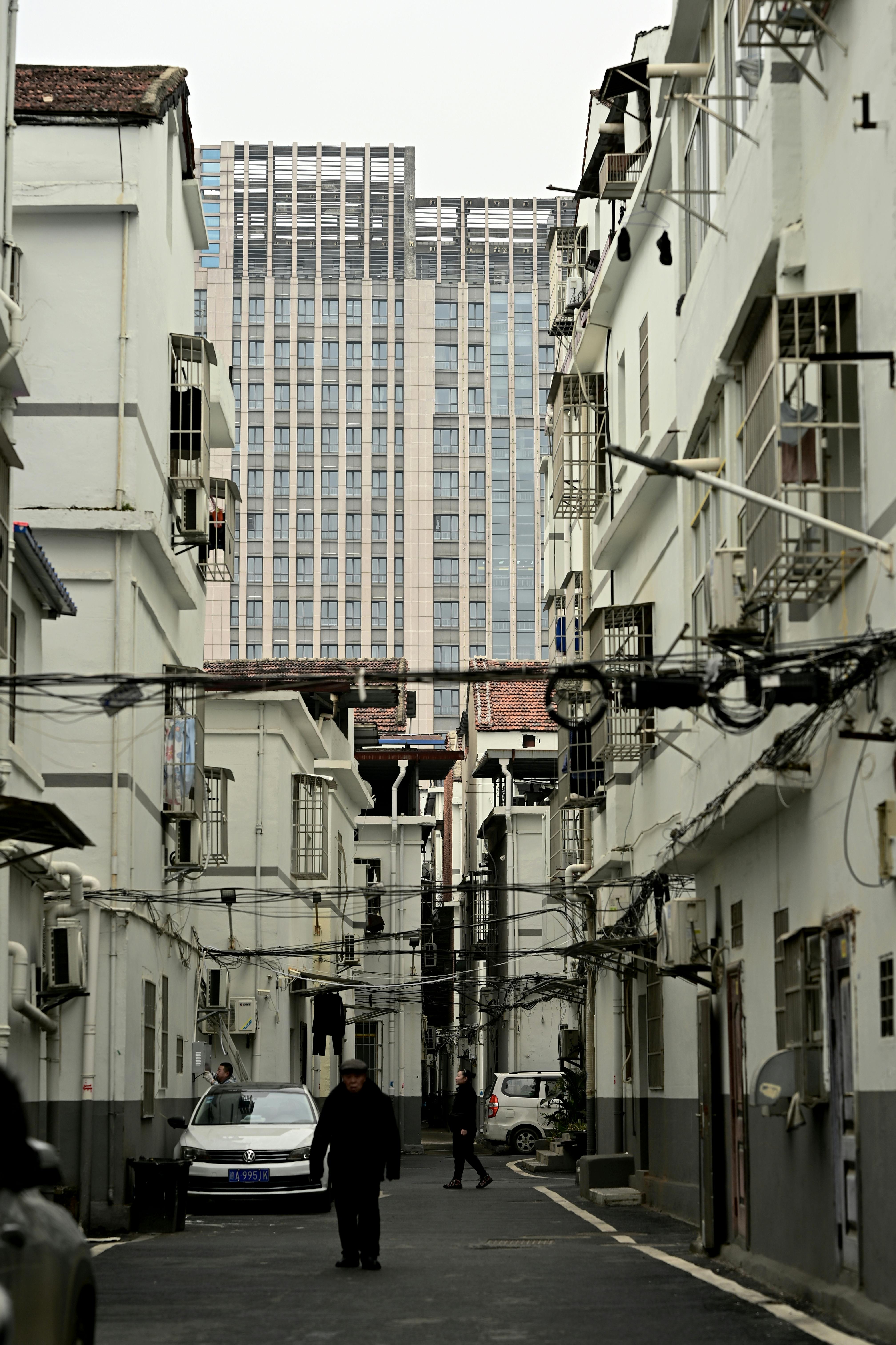 Urban Alleyway with High-Rise in Background · Free Stock Photo