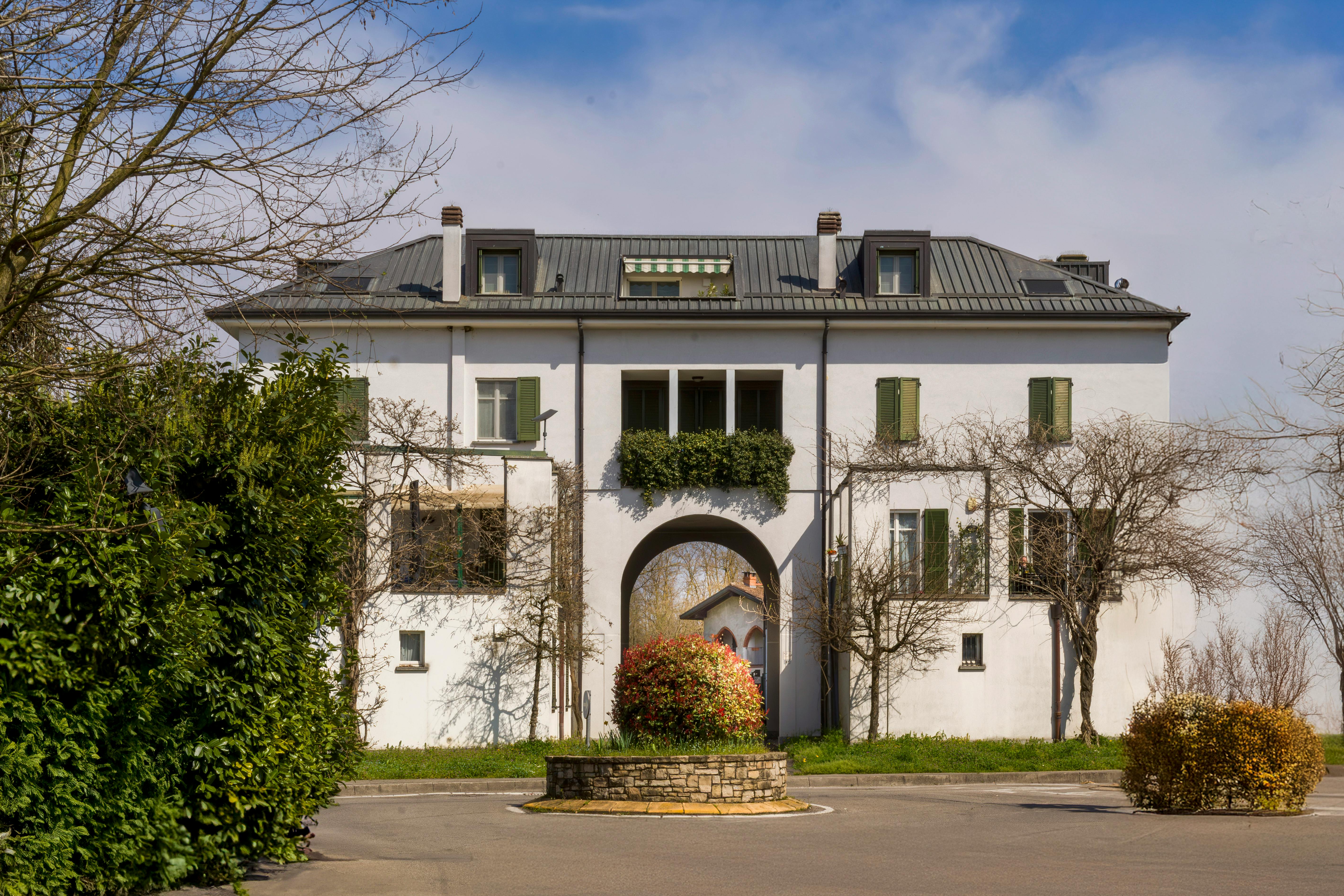 Elegant European Villa with Arched Entrance · Free Stock Photo