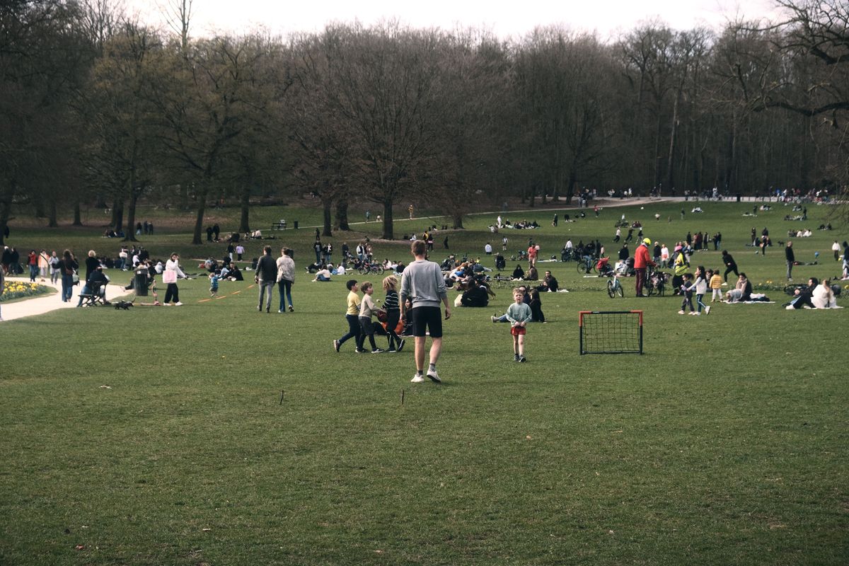 People In A Park Photos, Download The BEST Free People In A Park Stock ...