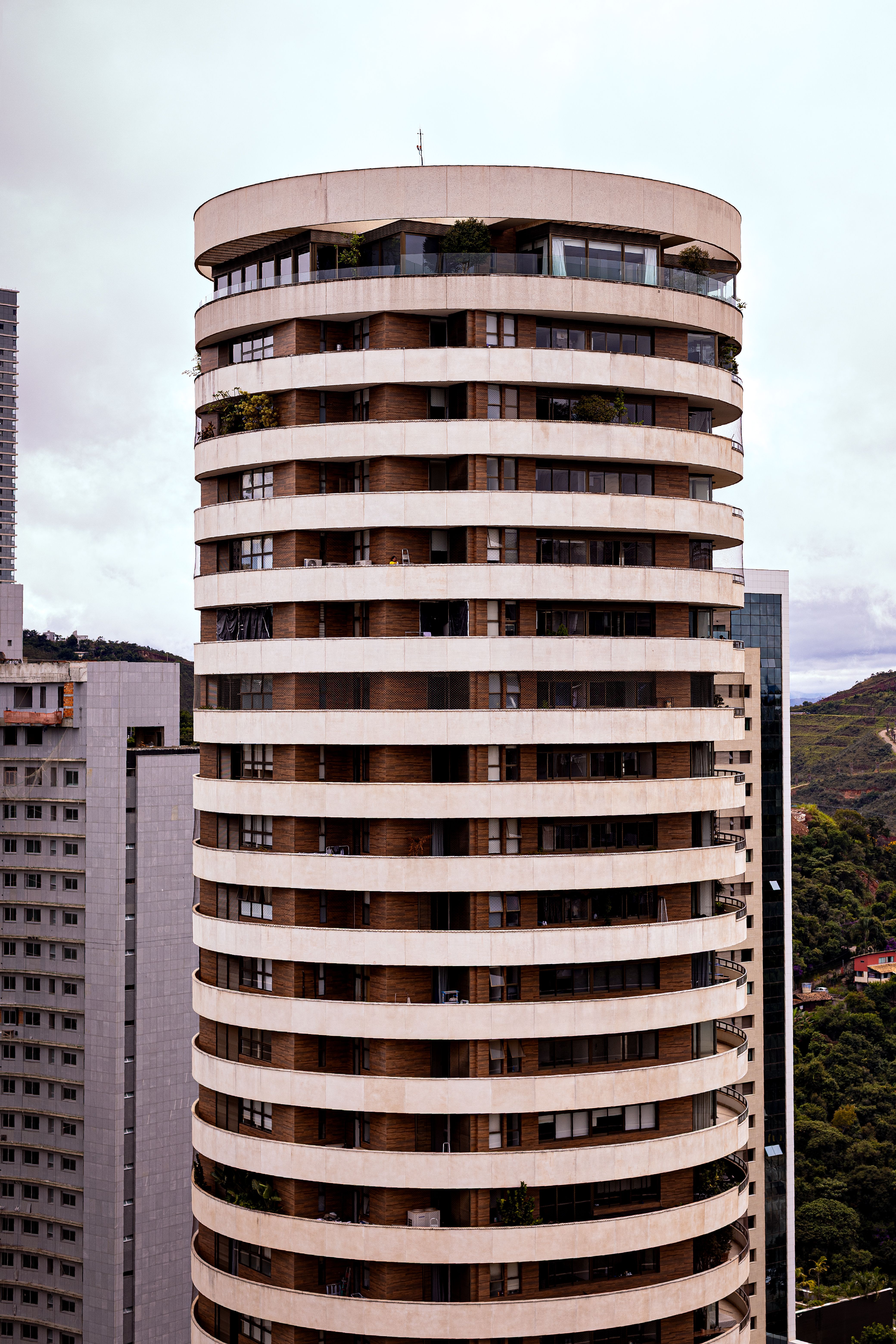 Iconic Circular Building in Belo Horizonte · Free Stock Photo