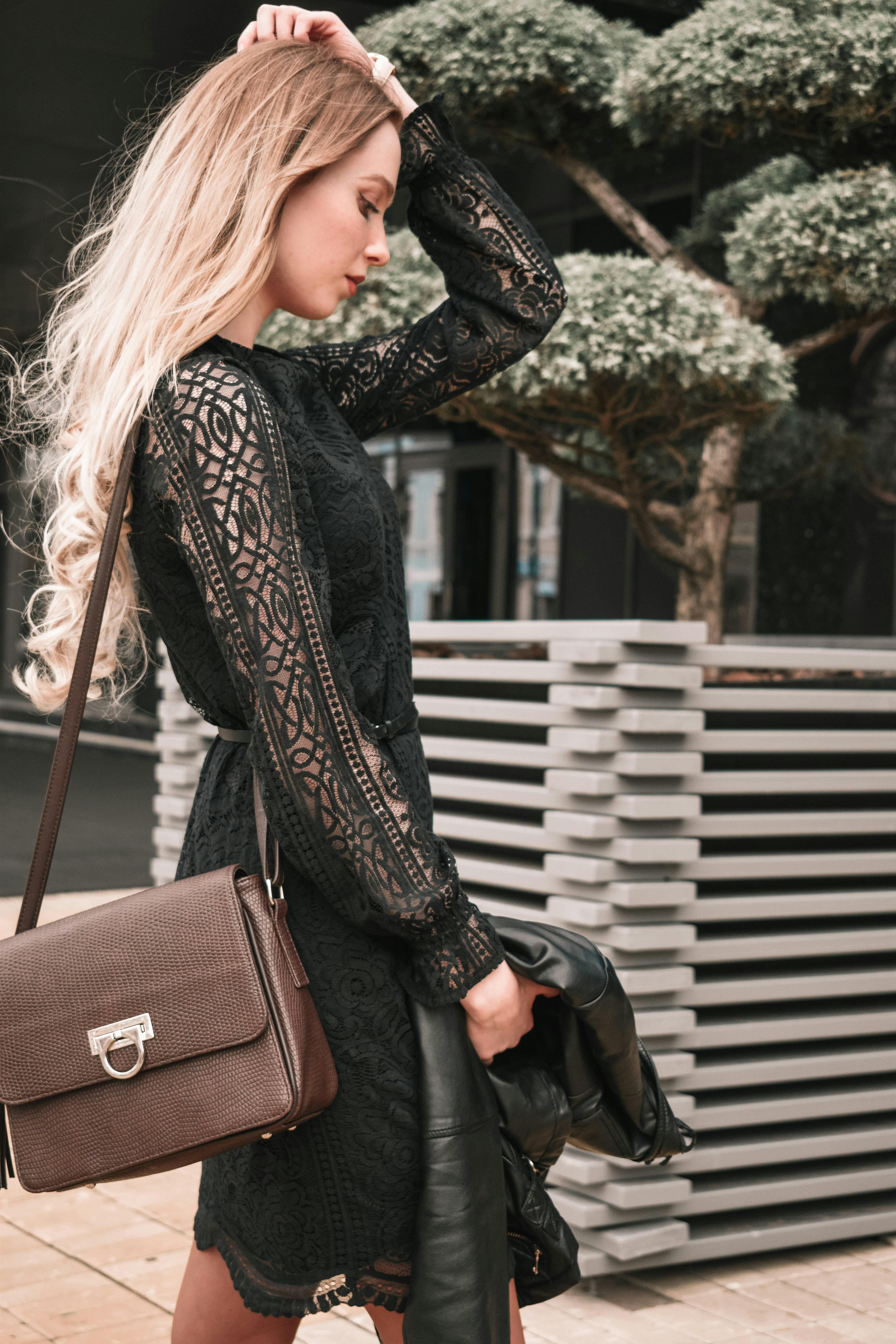 Pretty Lady Pose With Handbag Photos, Download The BEST Free Pretty ...