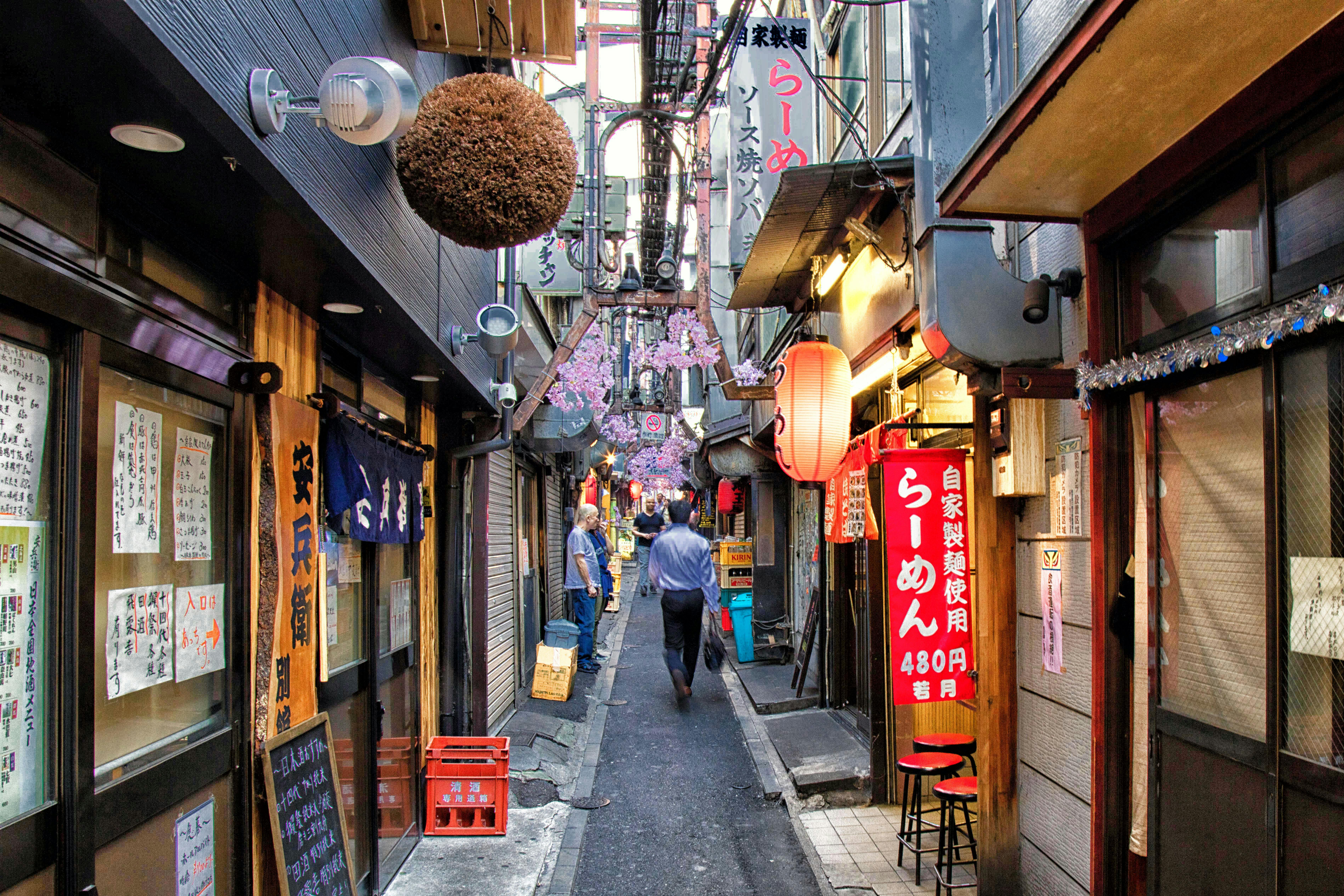 Quaint Tokyo Alleyway with Traditional Restaurants · Free Stock Photo