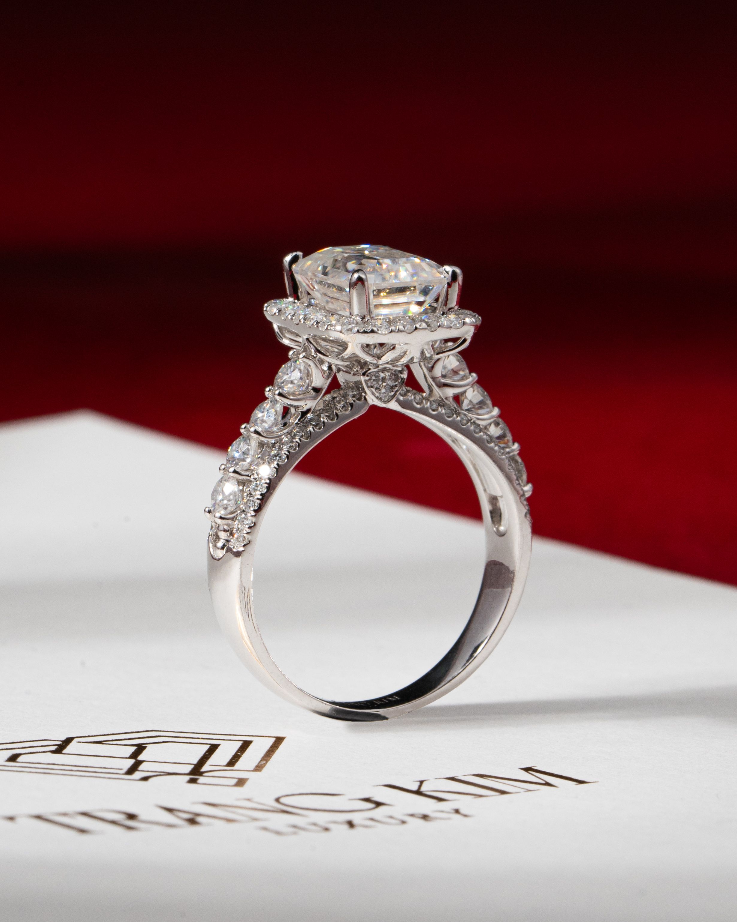 Elegant Diamond Engagement Ring on Display · Free Stock Photo