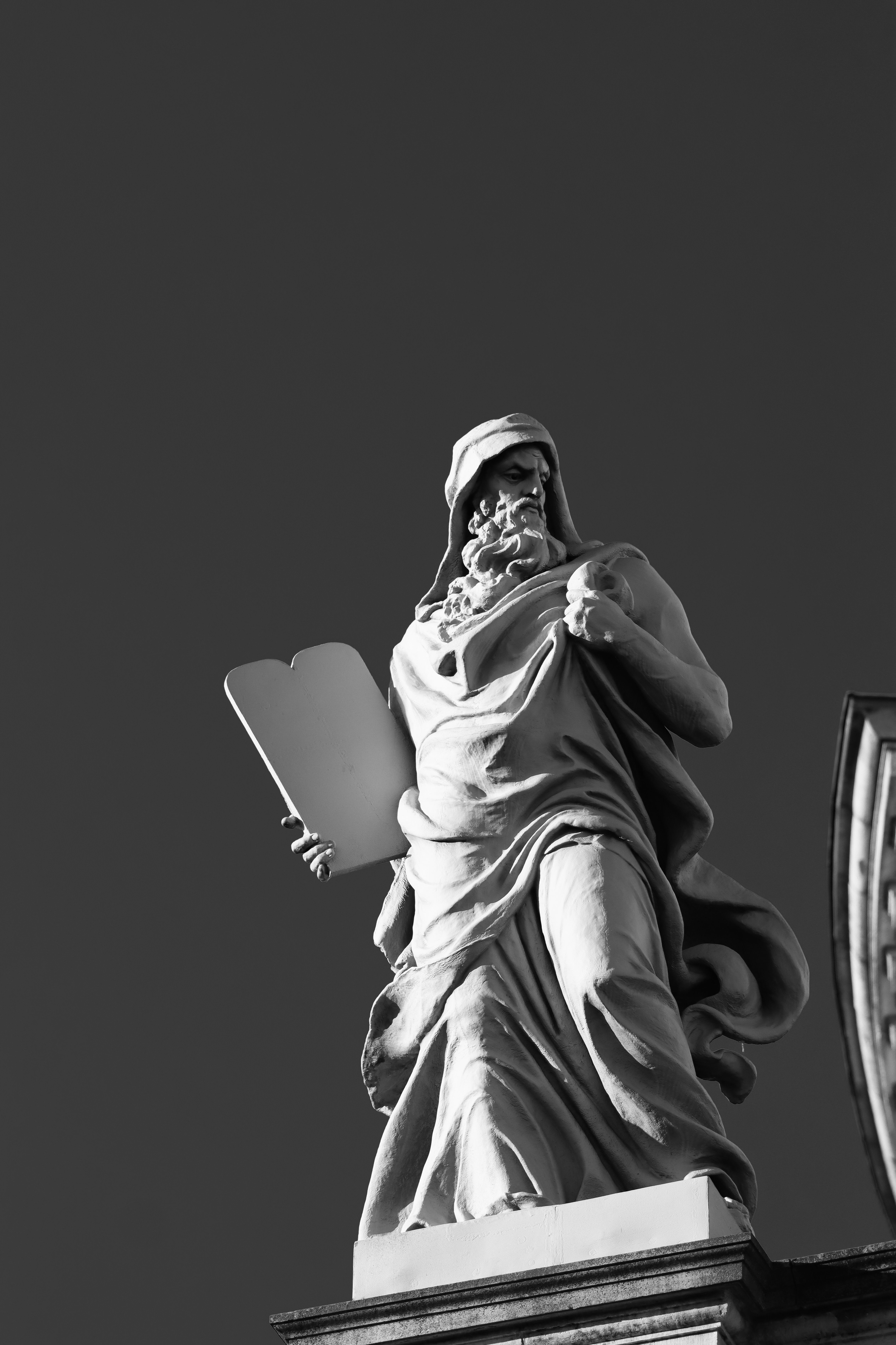 Estatua En Blanco Y Negro En Copenhague, Dinamarca · Foto de stock gratuita