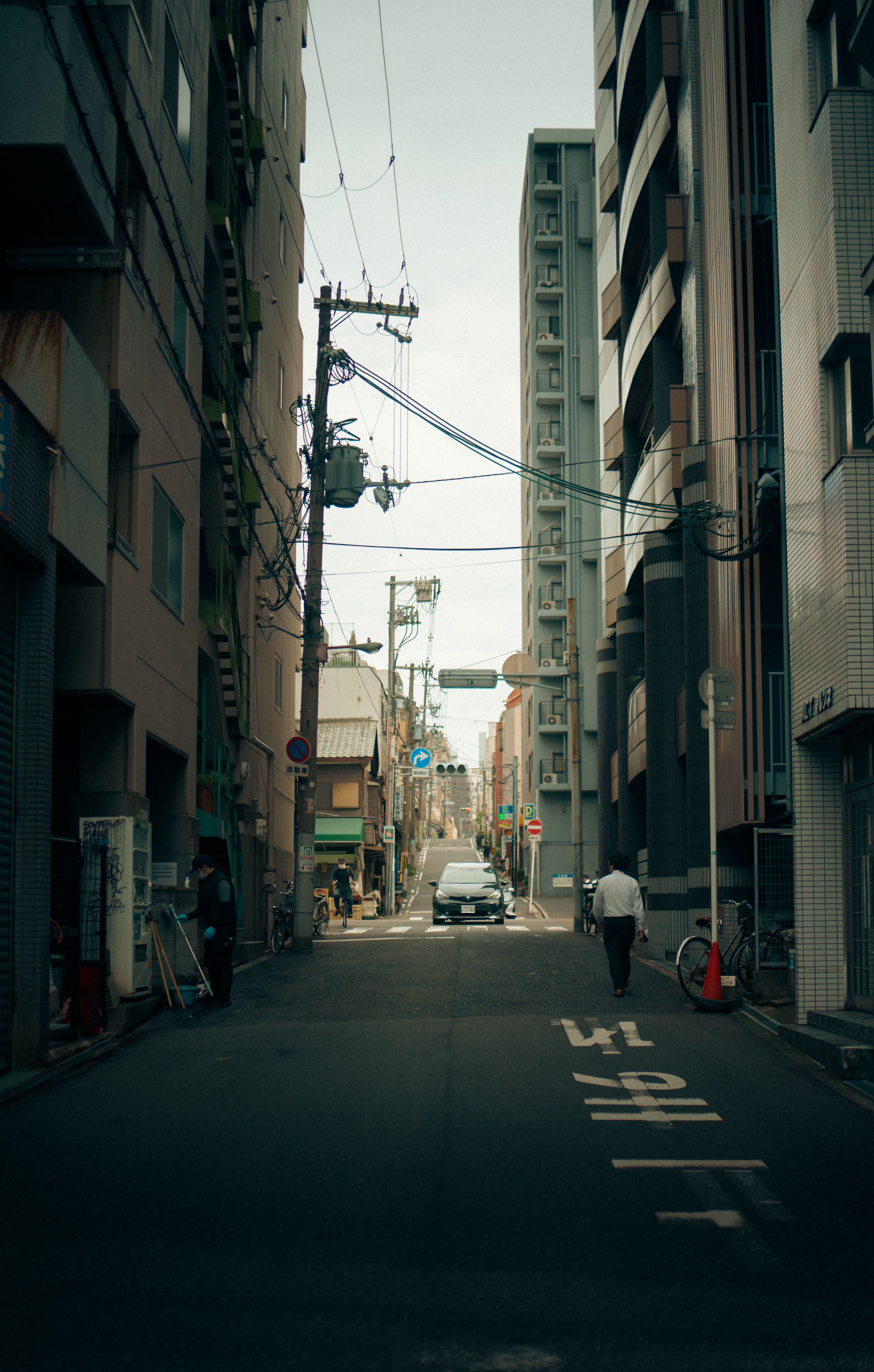 Tokyo Urban Street Scene with Pedestrian · Free Stock Photo