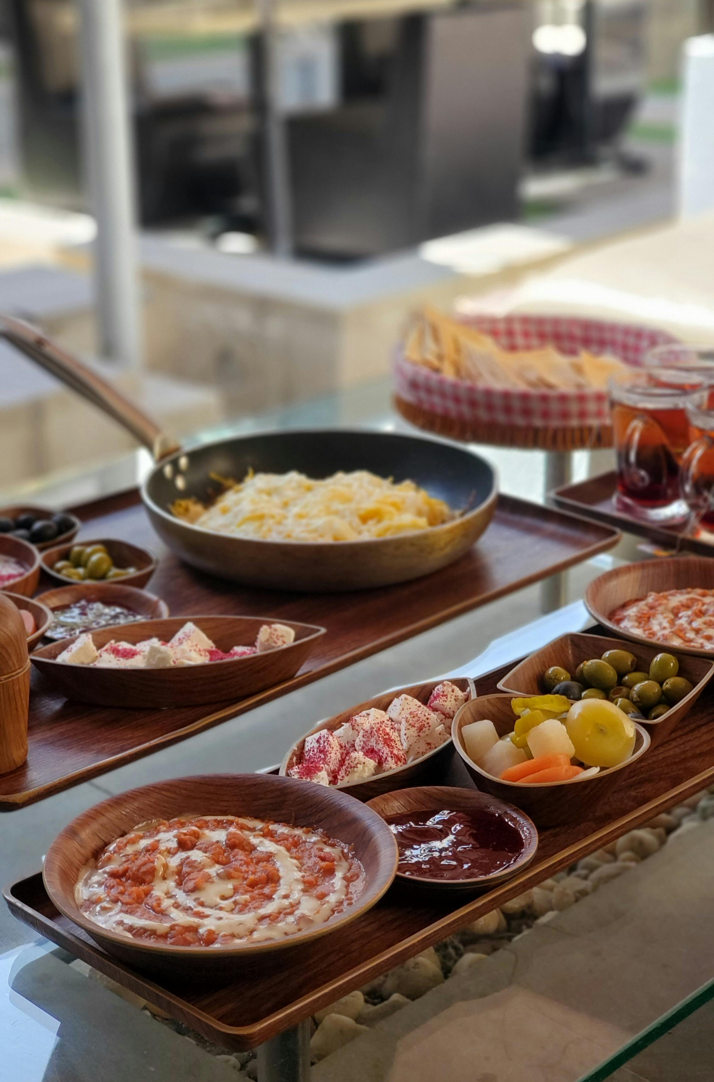 Traditional Yemeni Breakfast Spread Outdoors · Free Stock Photo