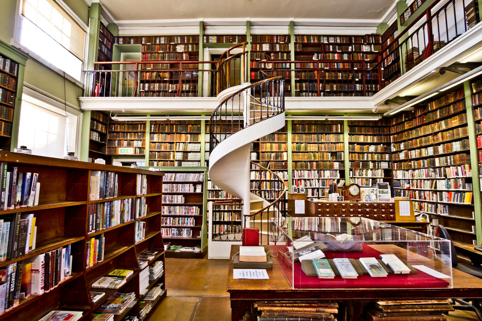 Old Library Photos, Download The BEST Free Old Library Stock Photos ...