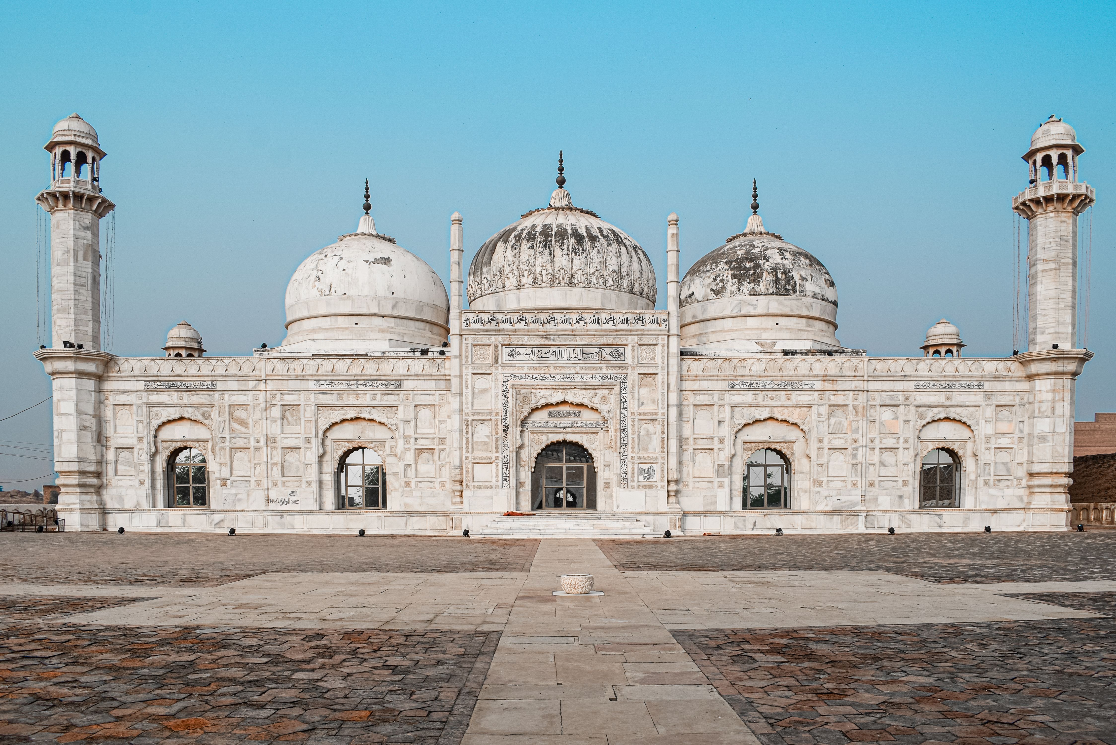 Elegant Mosque Architecture in Ahmedpur East · Free Stock Photo