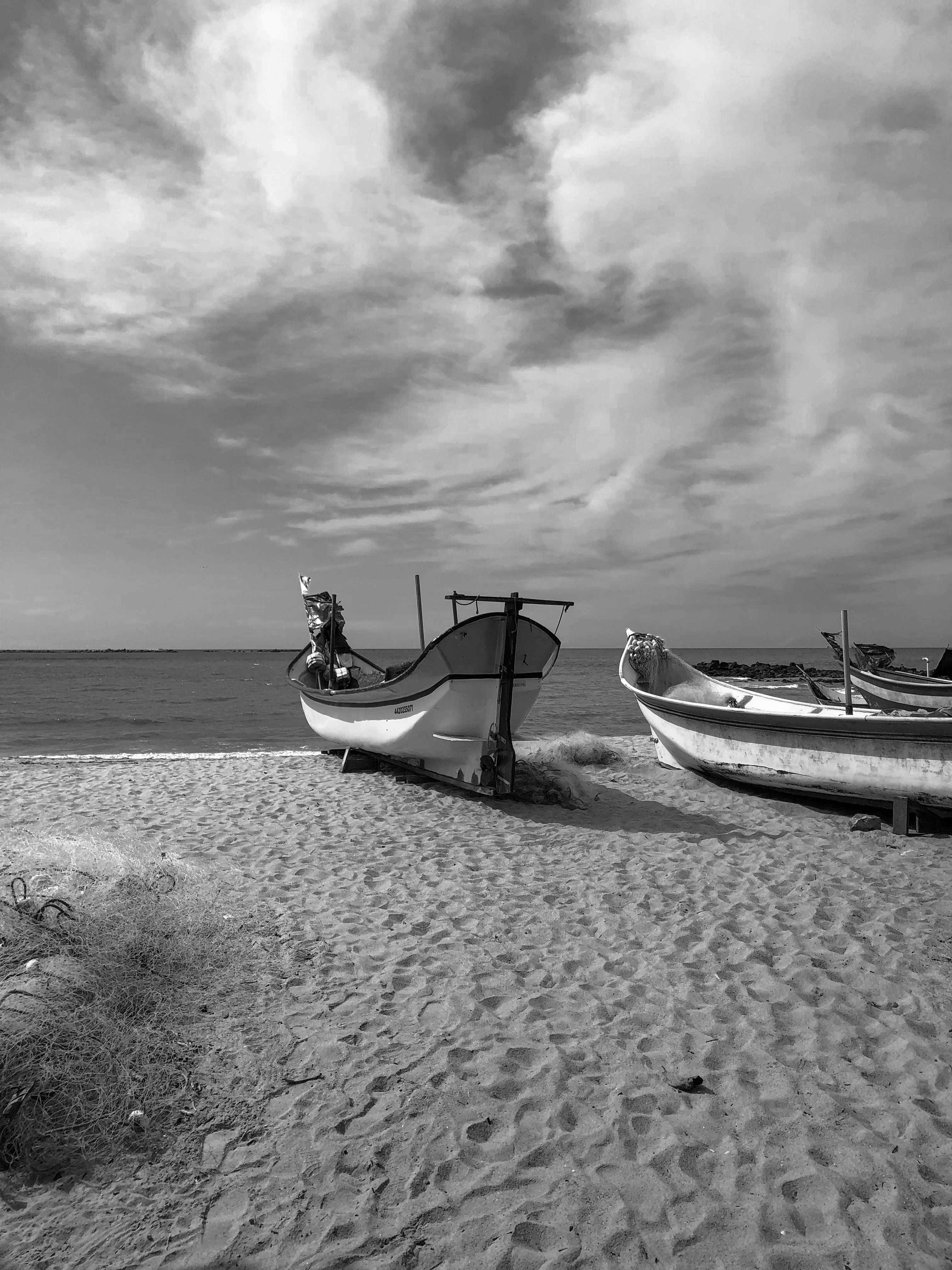 Black and White Boats on Sand with Dramatic Sky · Free Stock Photo