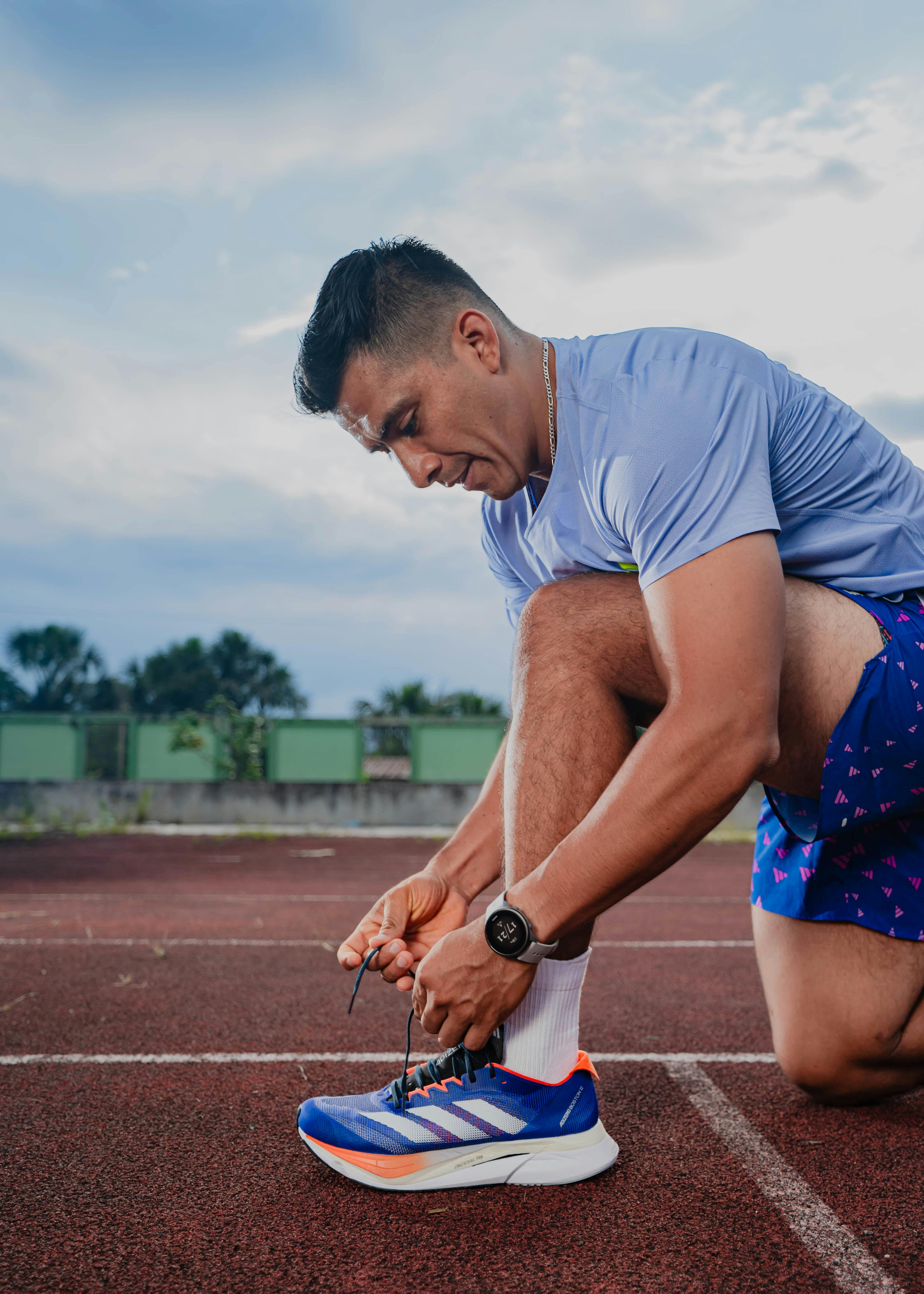 Runner Prepares on Rioja Track in Perú · Free Stock Photo