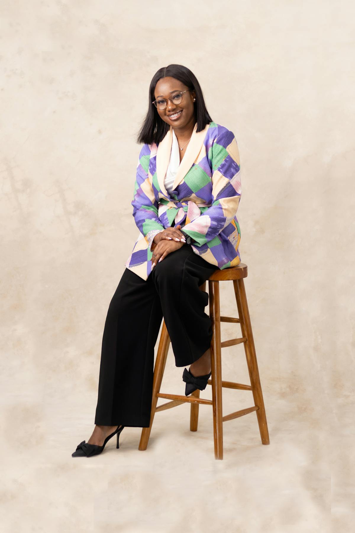 Girl Sitting Photos, Download The BEST Free Girl Sitting Stock Photos ...