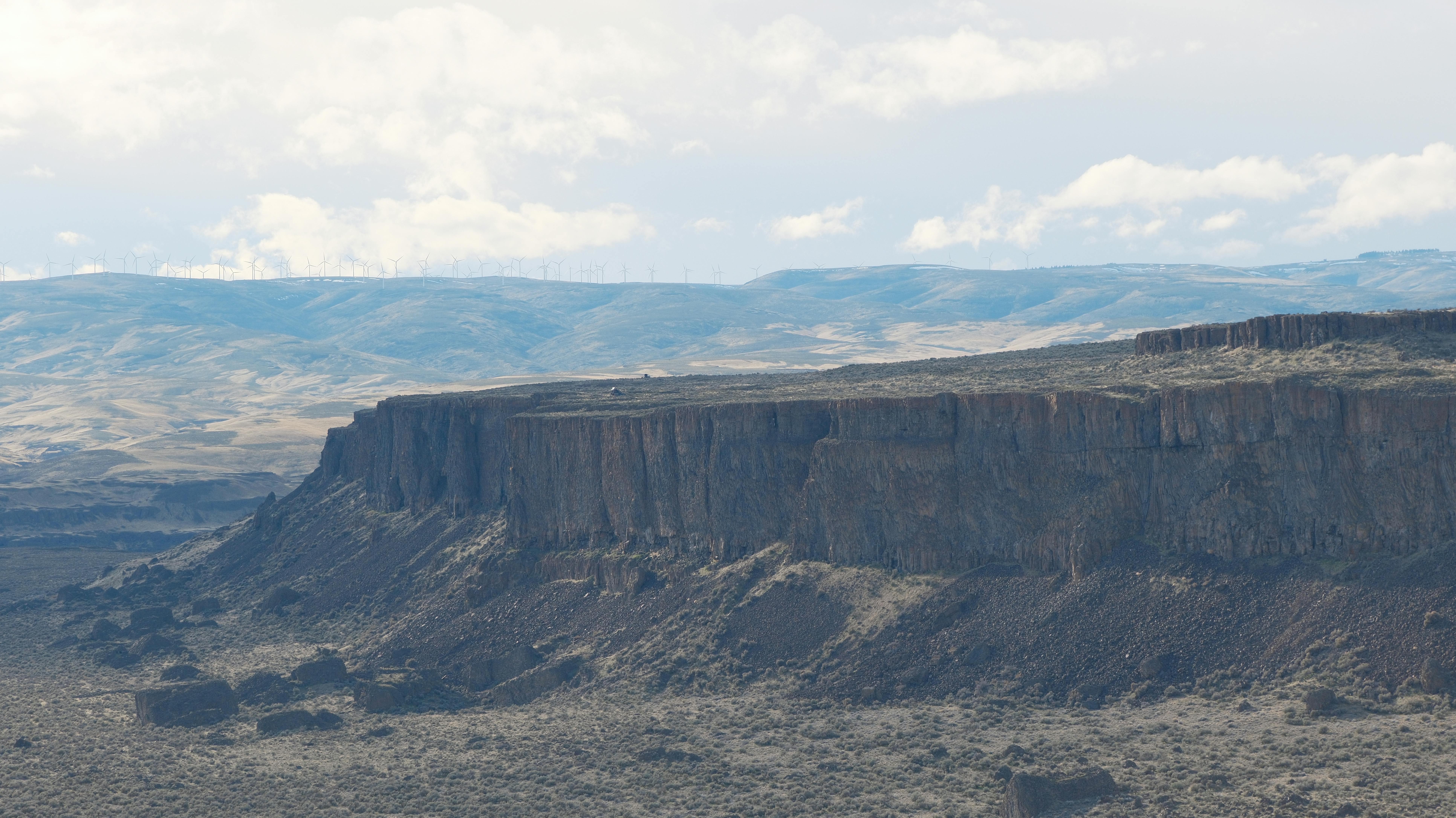 Stunning Cliffs and Landscape in Quincy, Washington · Free Stock Photo