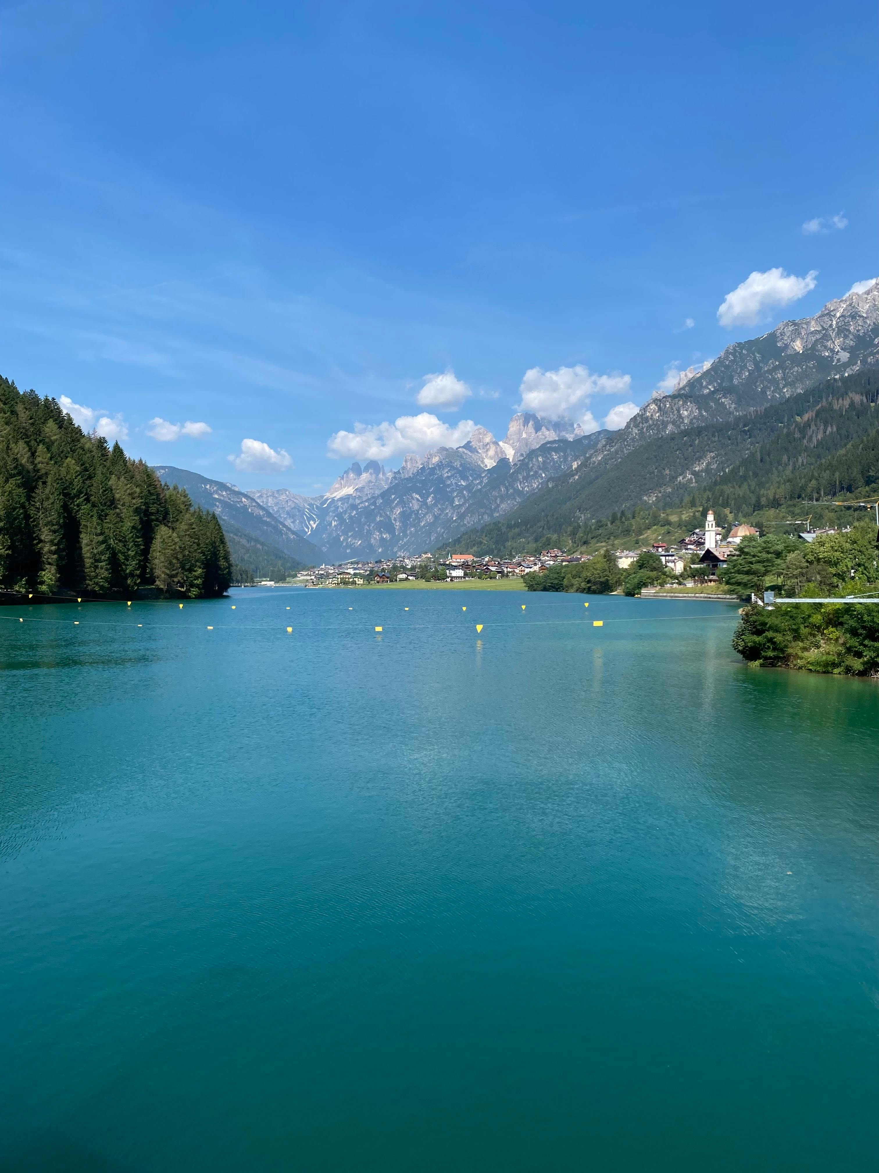 Scenic Lake with Mountain View under Clear Sky · Free Stock Photo