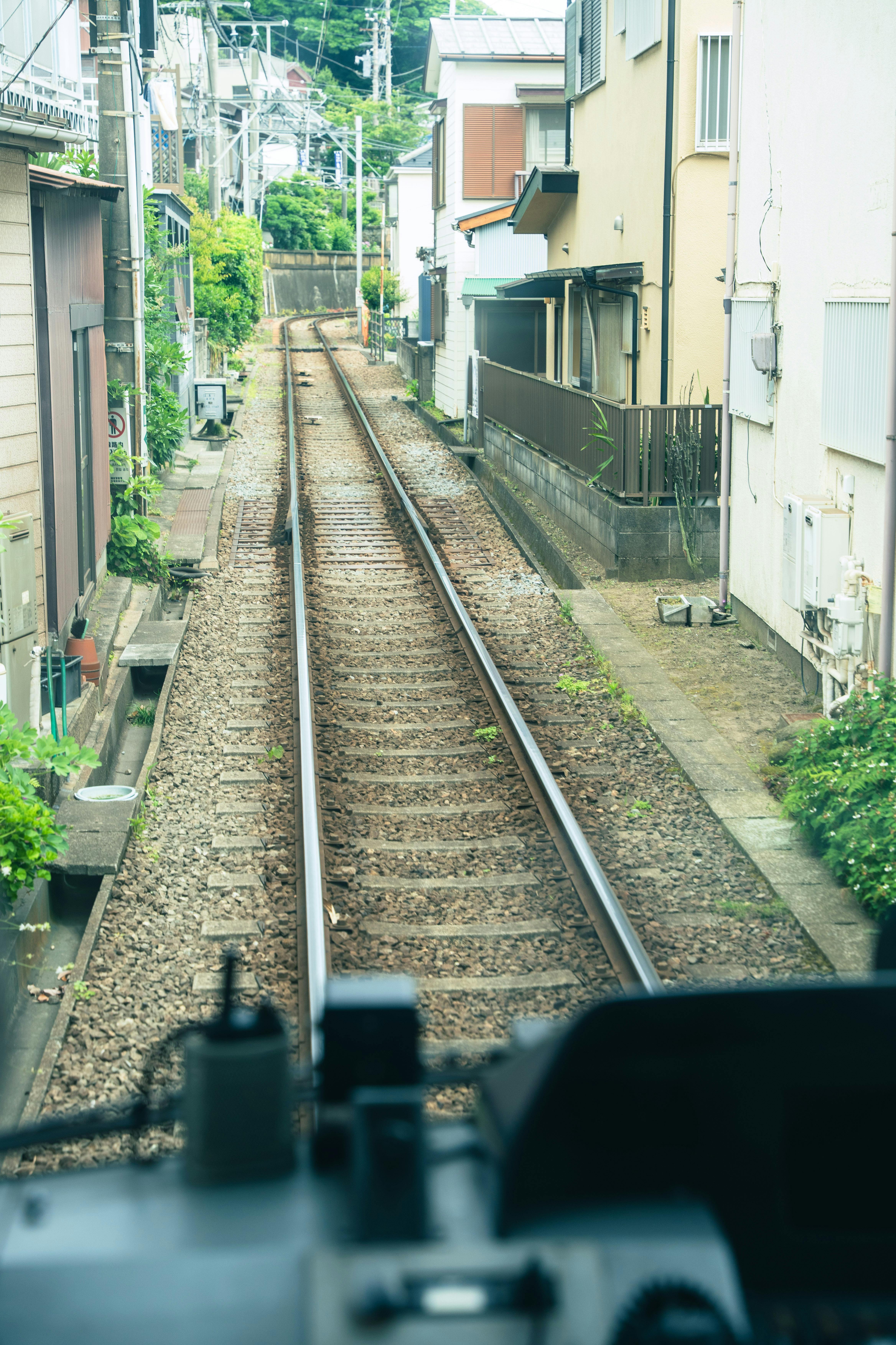 Kamakura Train Track through Urban Neighborhood · Free Stock Photo