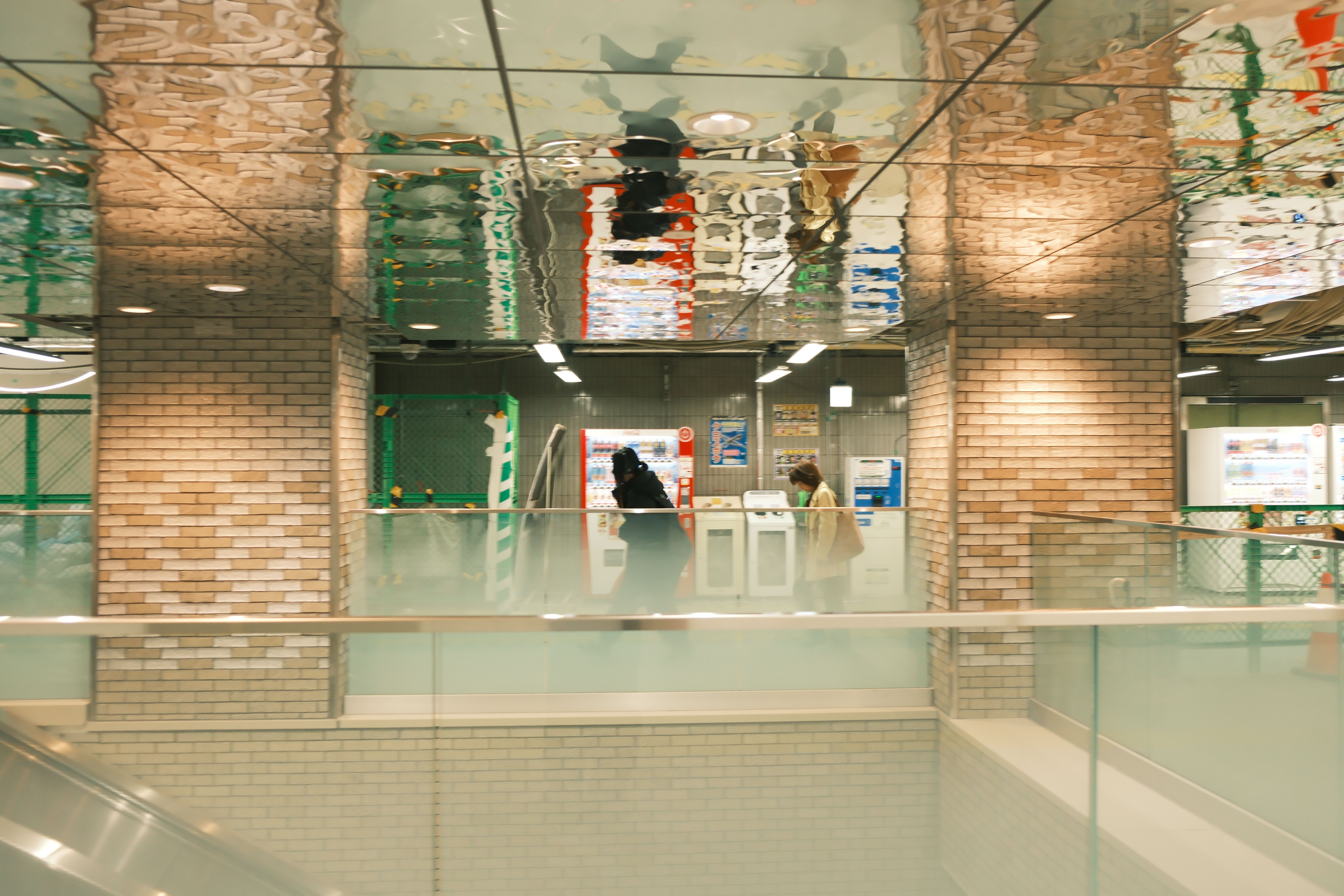 Reflective Urban Subway Station Interior Design · Free Stock Photo
