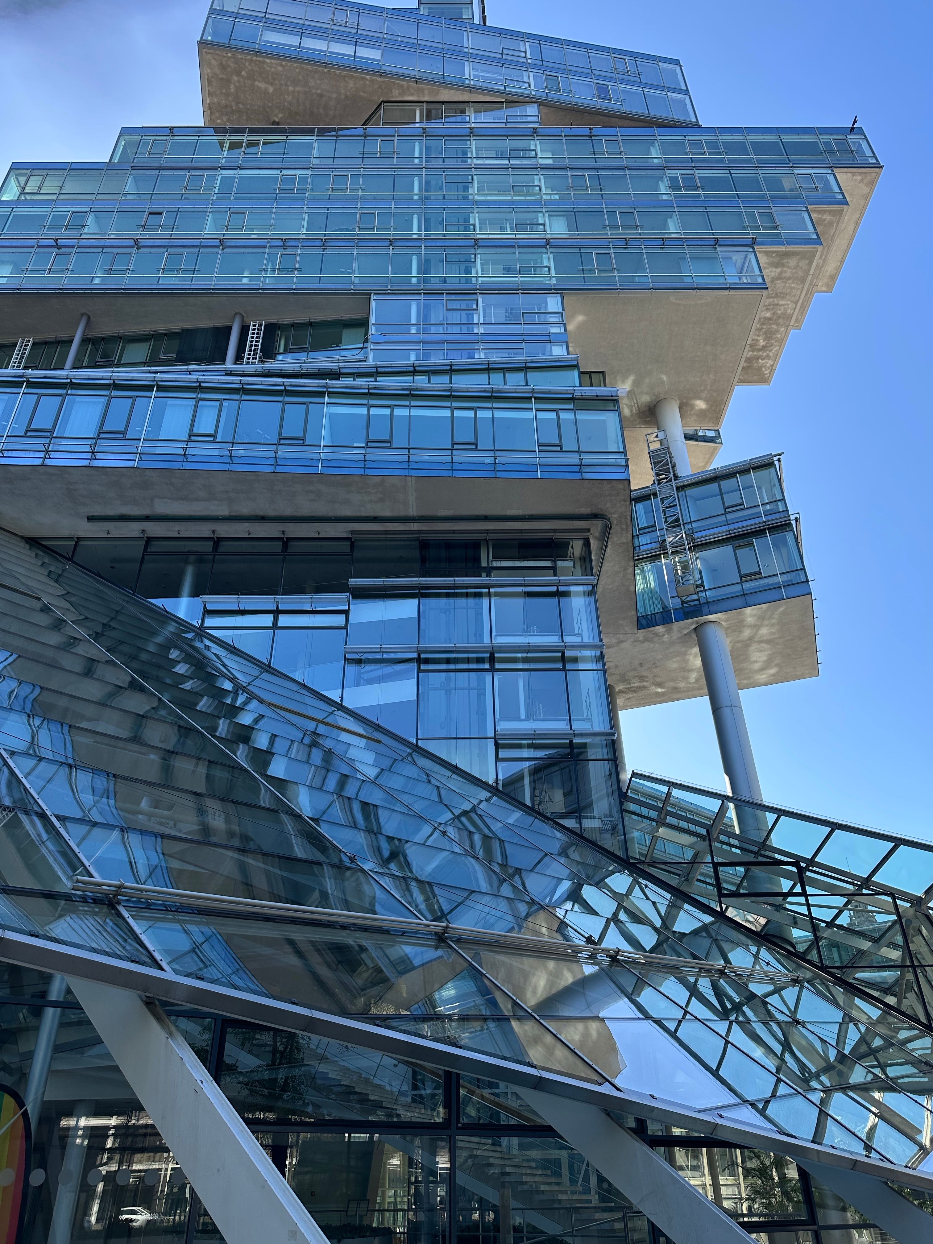 Modern Architectural Glass Building Structure · Free Stock Photo