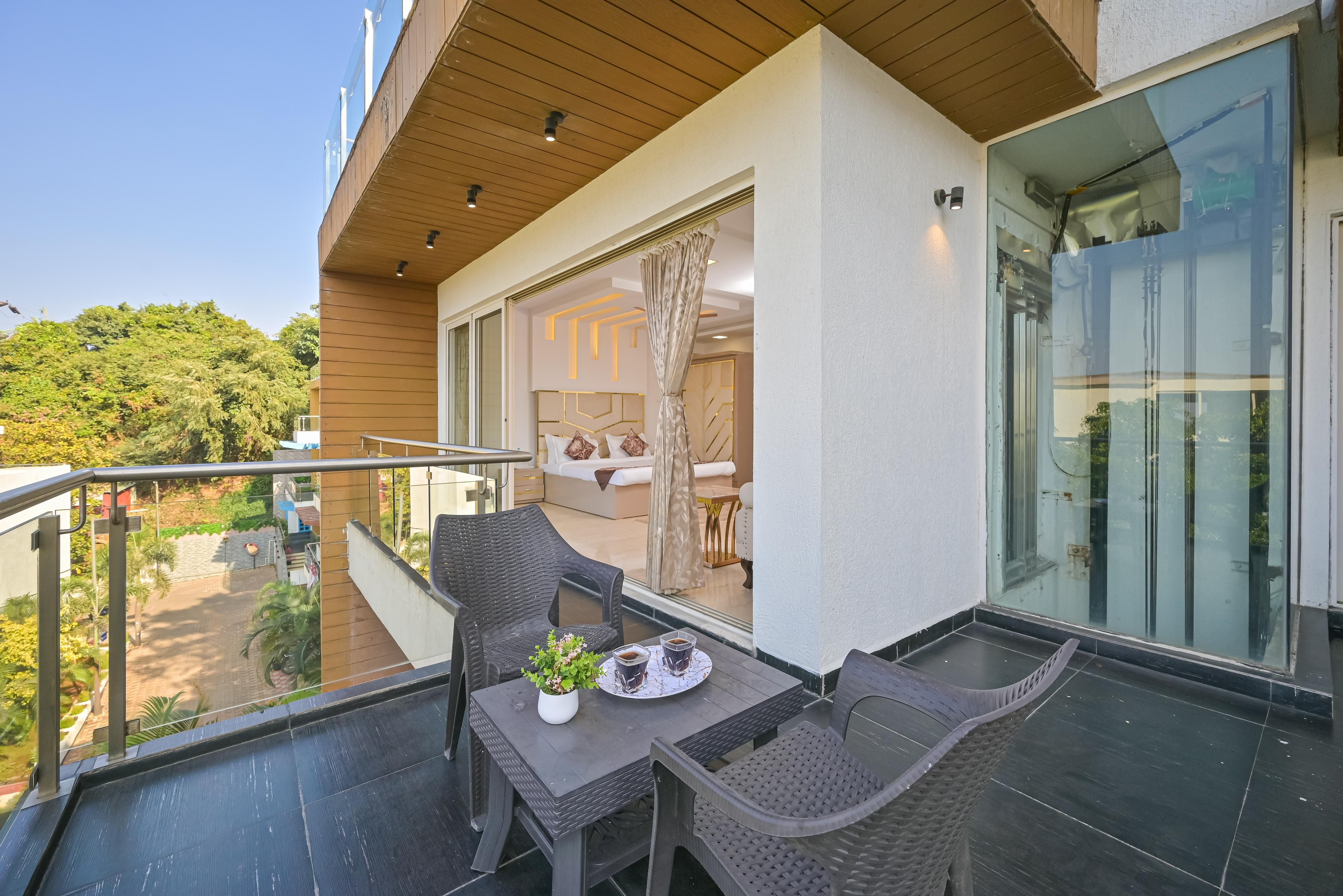 Modern Balcony with Outdoor Seating and City Views · Free Stock Photo