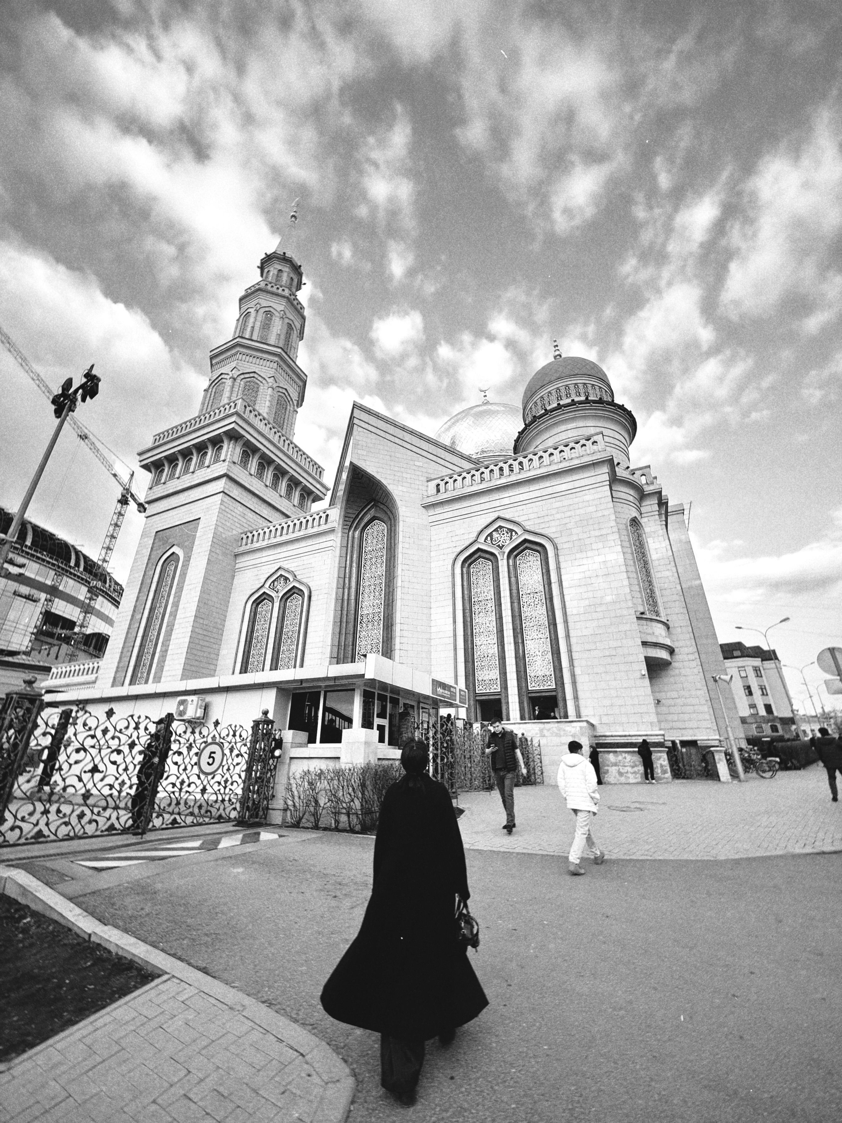 Black and White Photo of an Islamic Mosque Exterior · Free Stock Photo