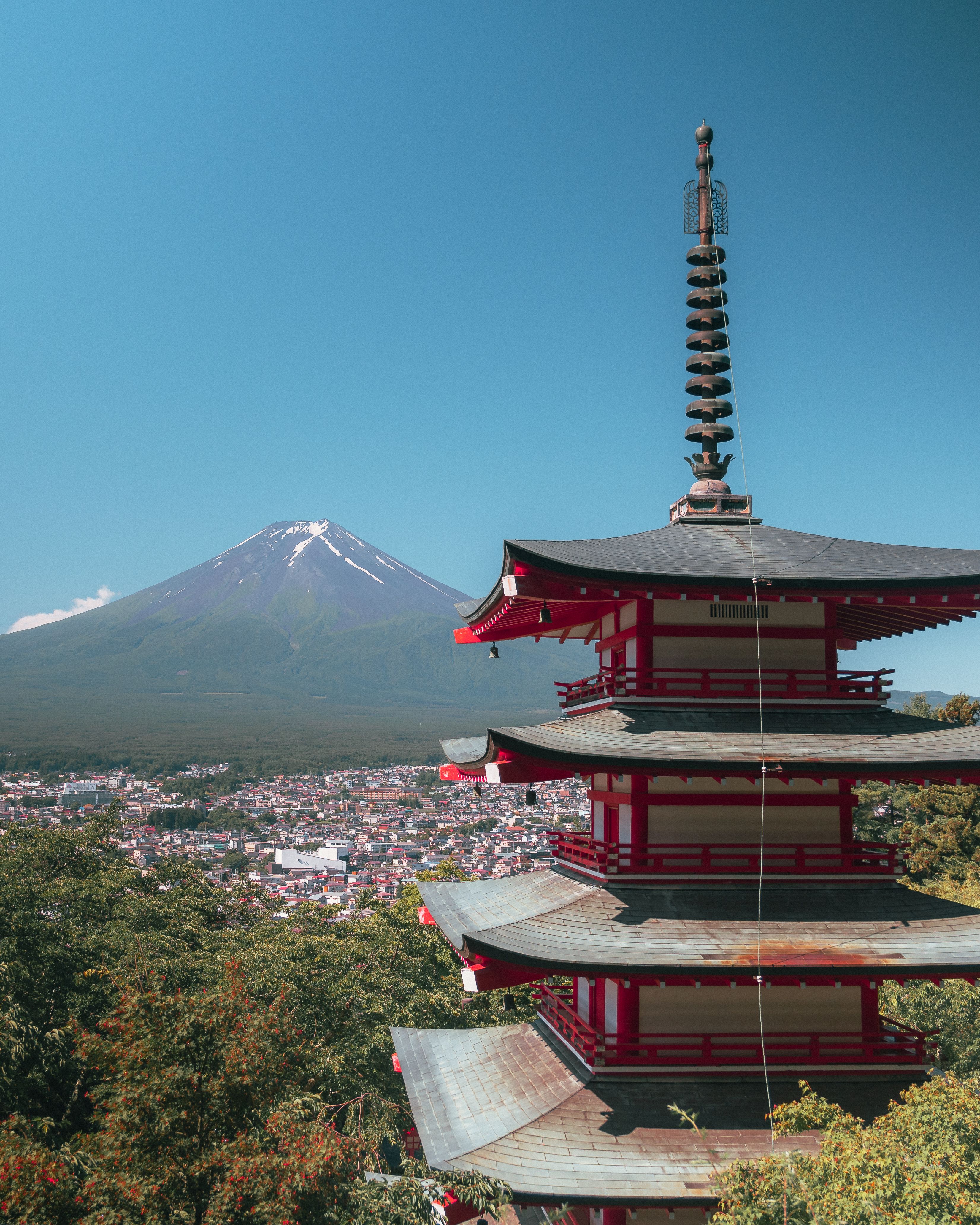 Stunning View of Mount Fuji and Chureito Pagoda · Free Stock Photo