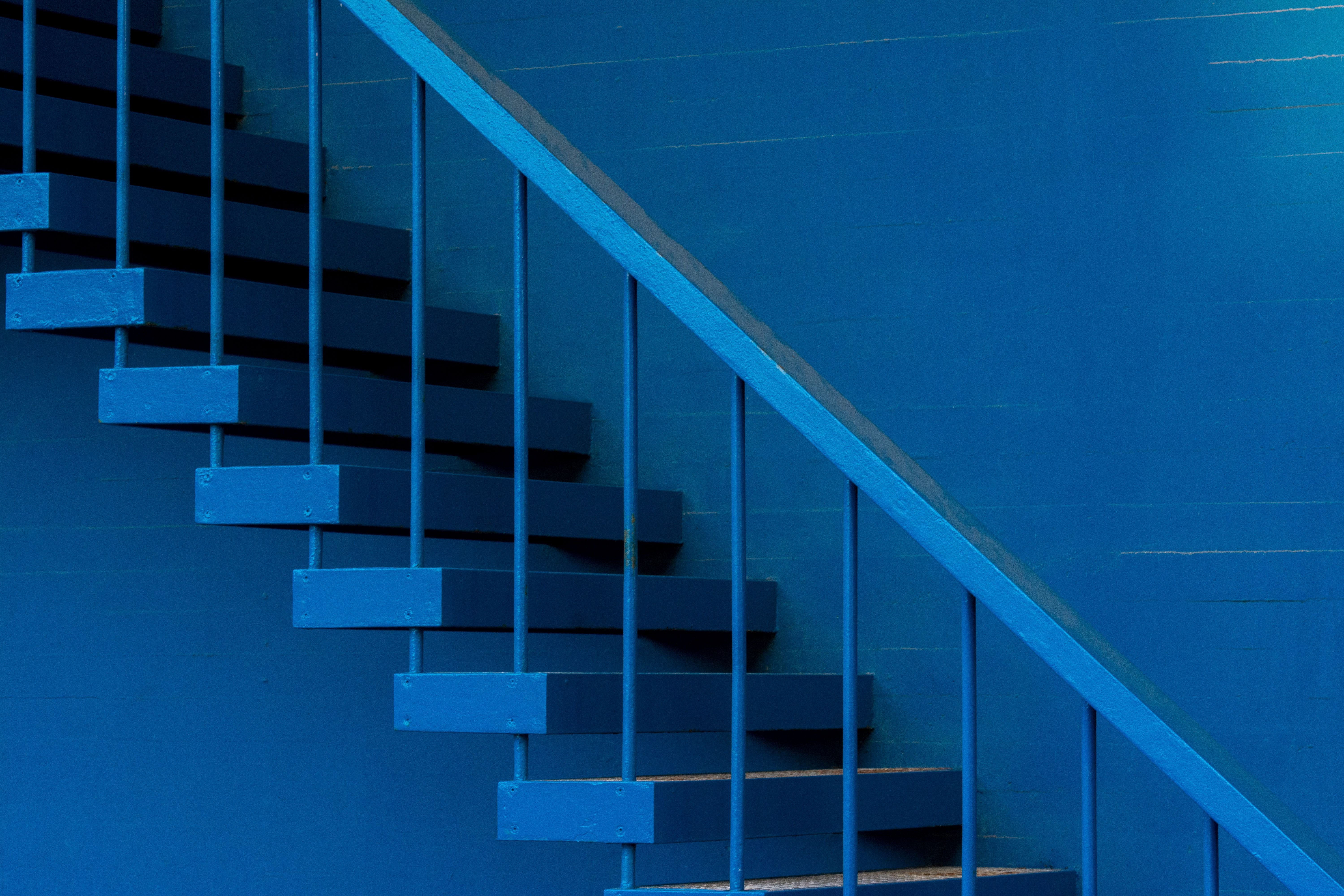 Abstract Blue Staircase Against Matching Wall · Free Stock Photo