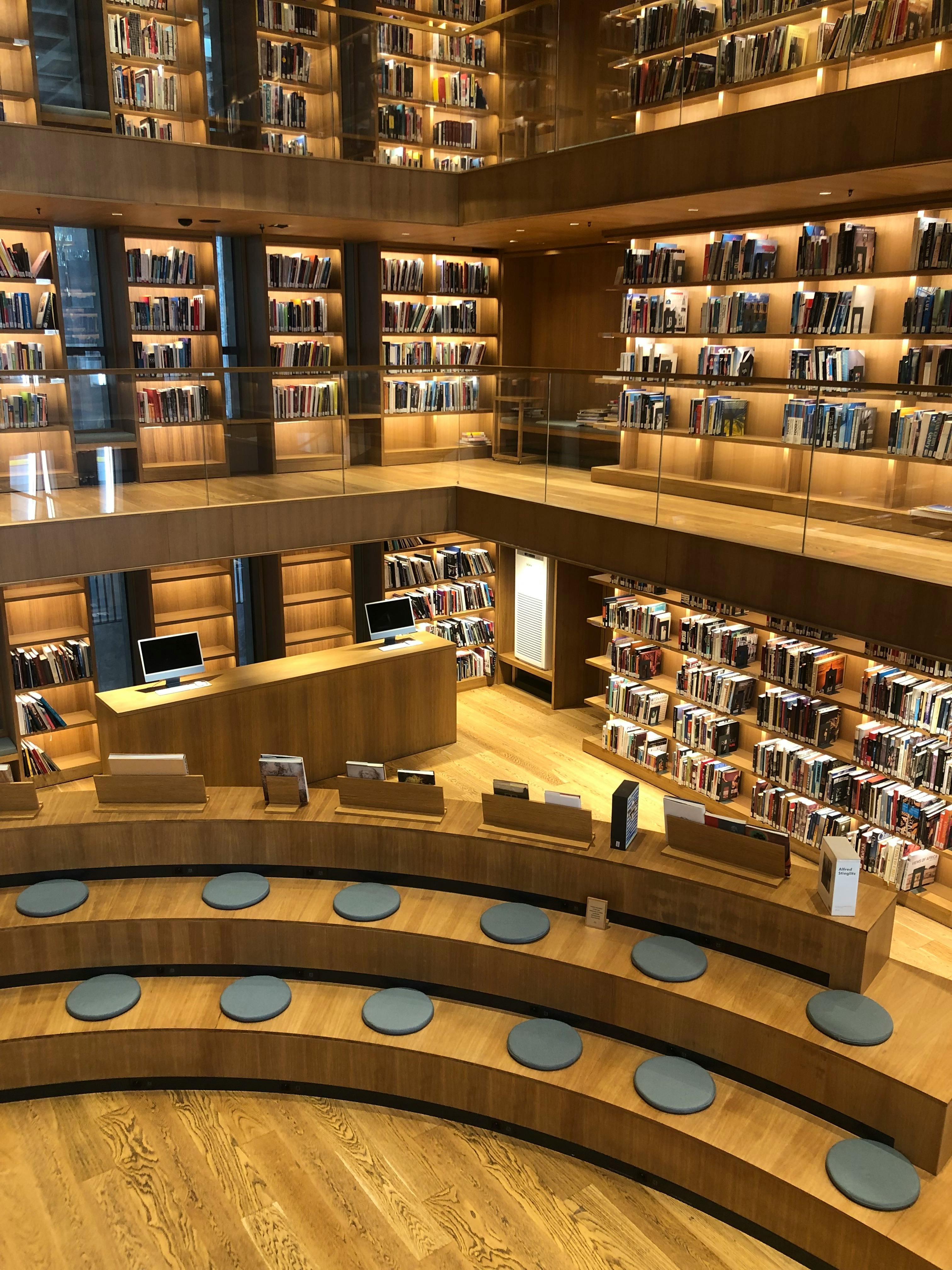 Modern Library Interior with Circular Seating · Free Stock Photo
