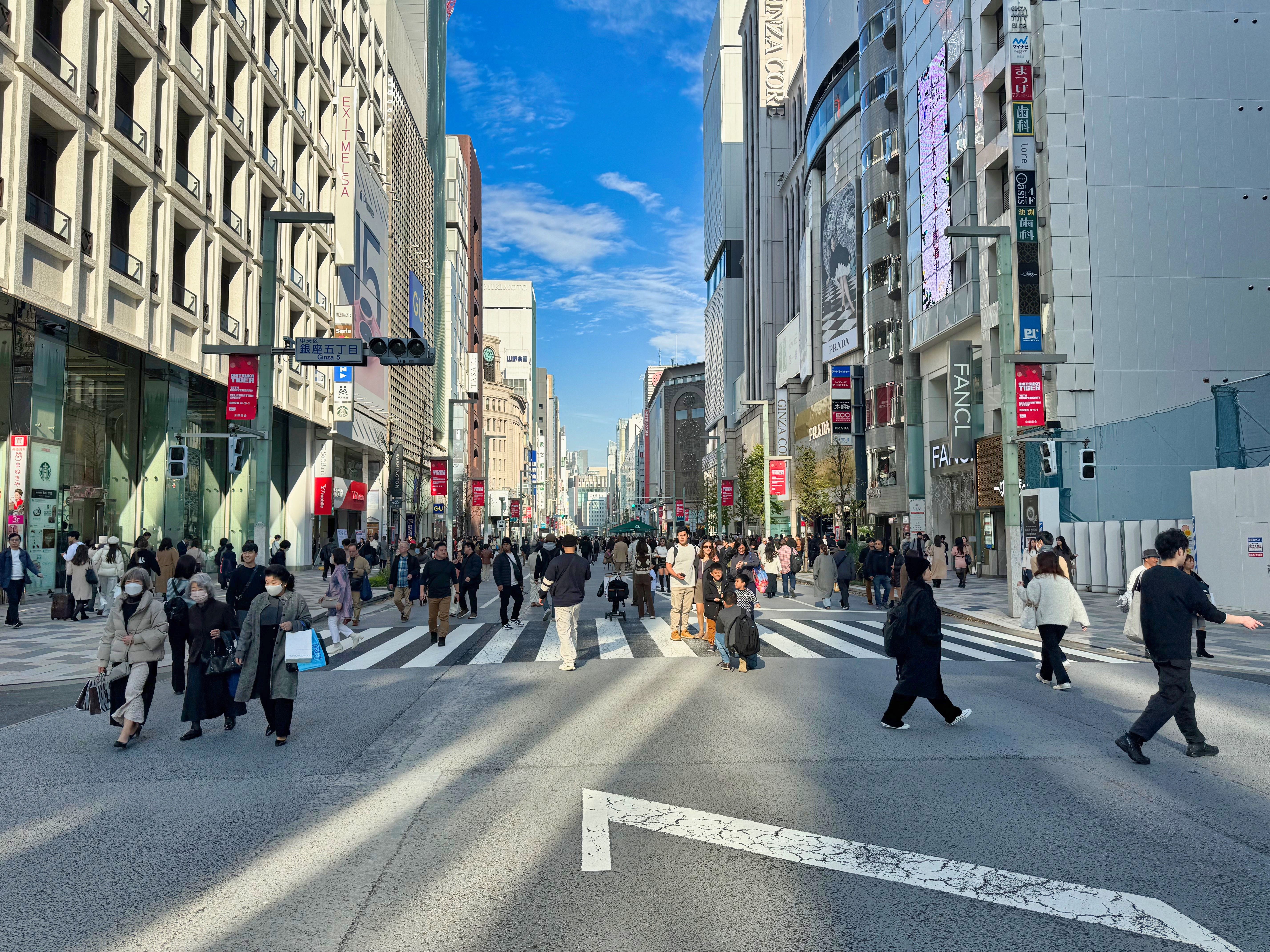Bustling Tokyo street scene during the day · Free Stock Photo