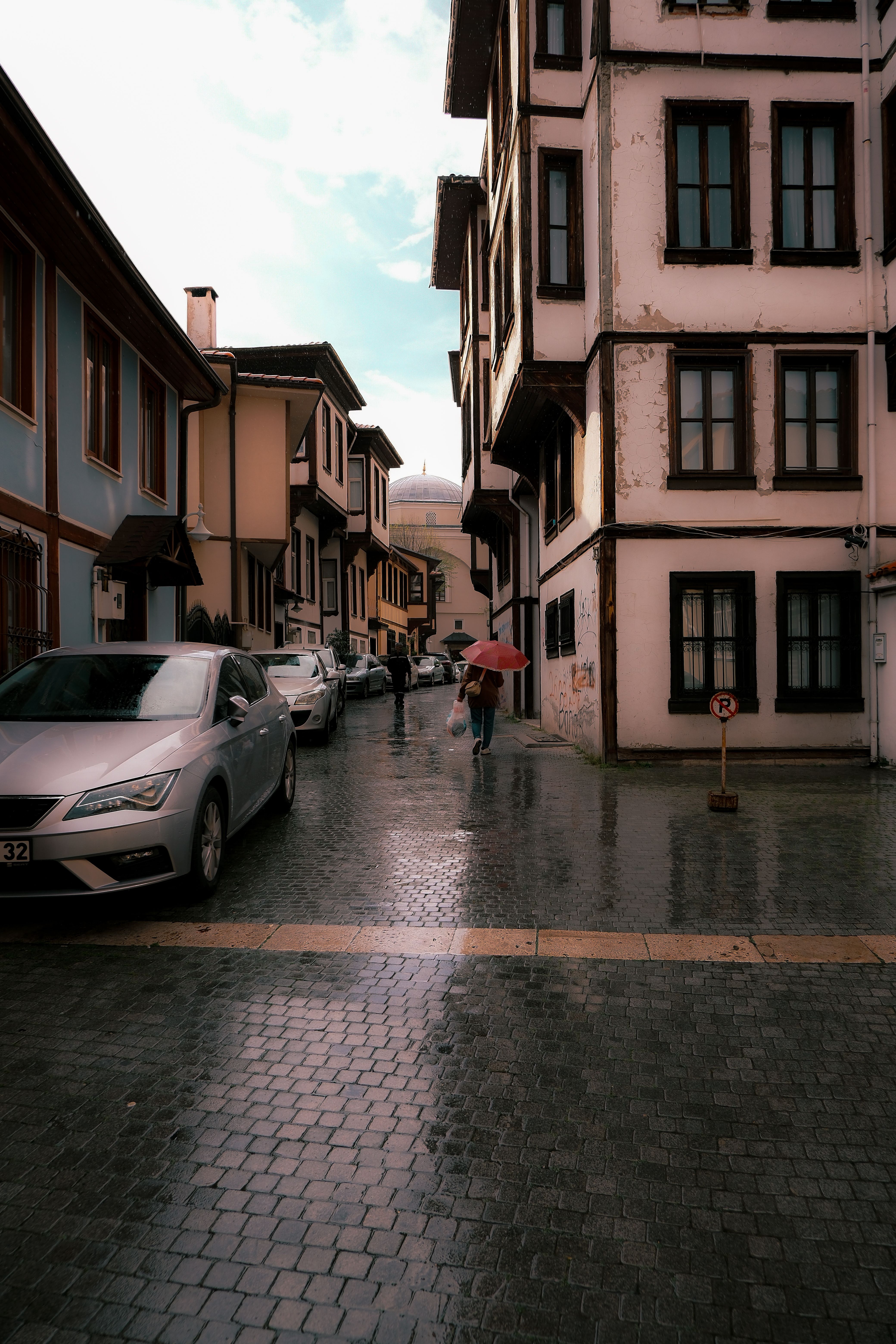 Charming Bursa Street with Traditional Architecture · Free Stock Photo