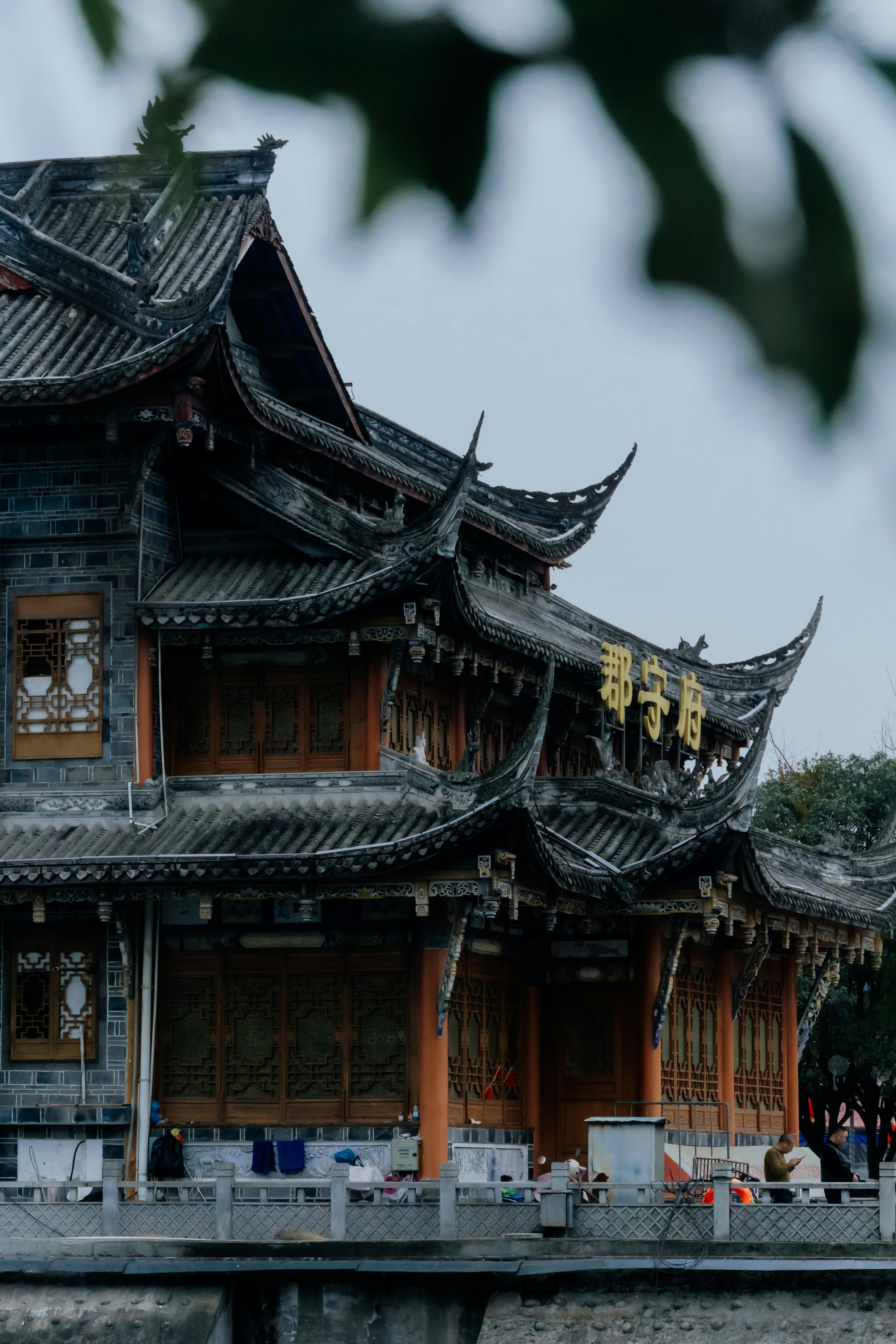 Traditional Chinese Architecture in Chengdu · Free Stock Photo