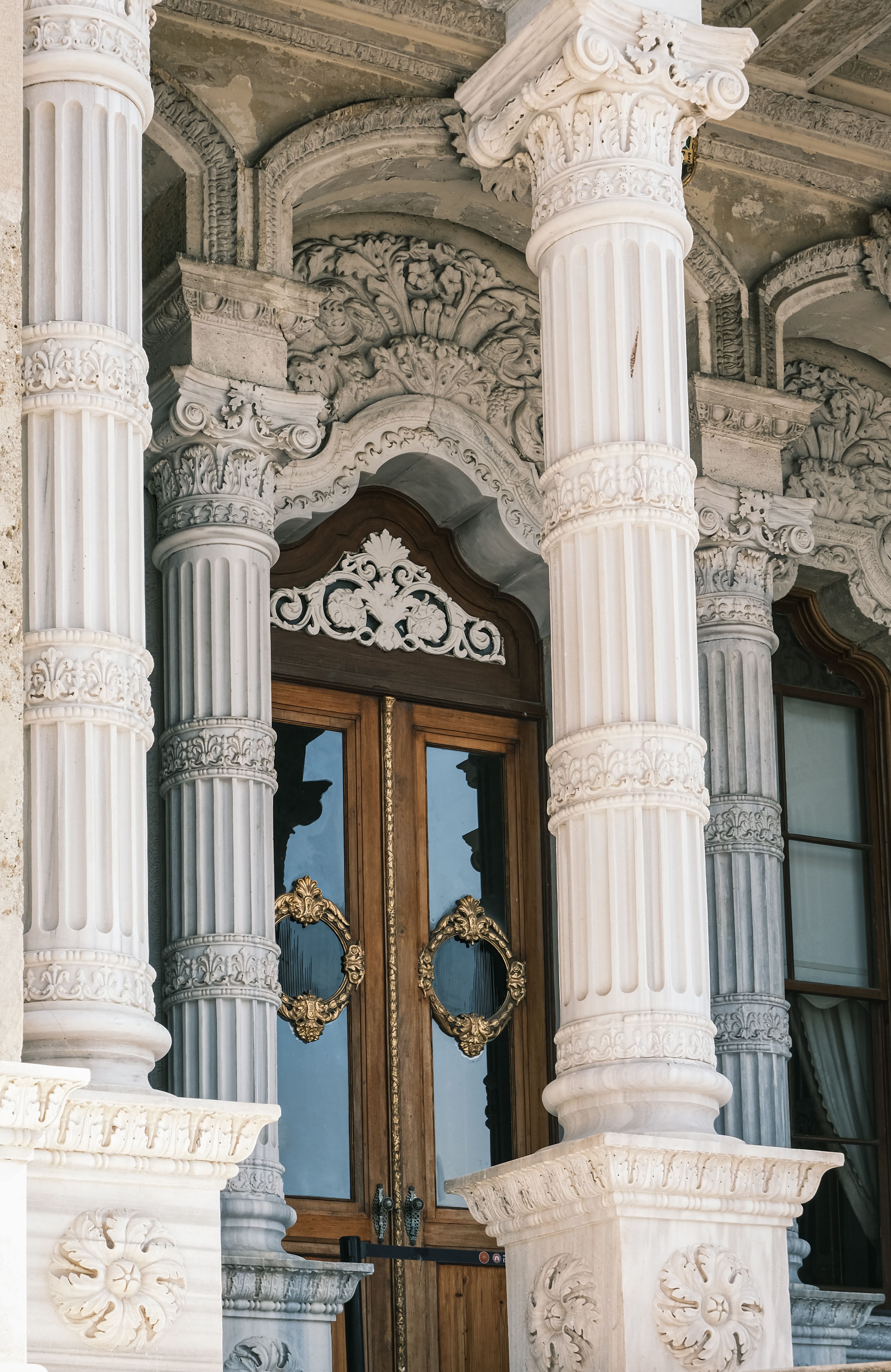 Ornate Architectural Columns with Decorative Details · Free Stock Photo