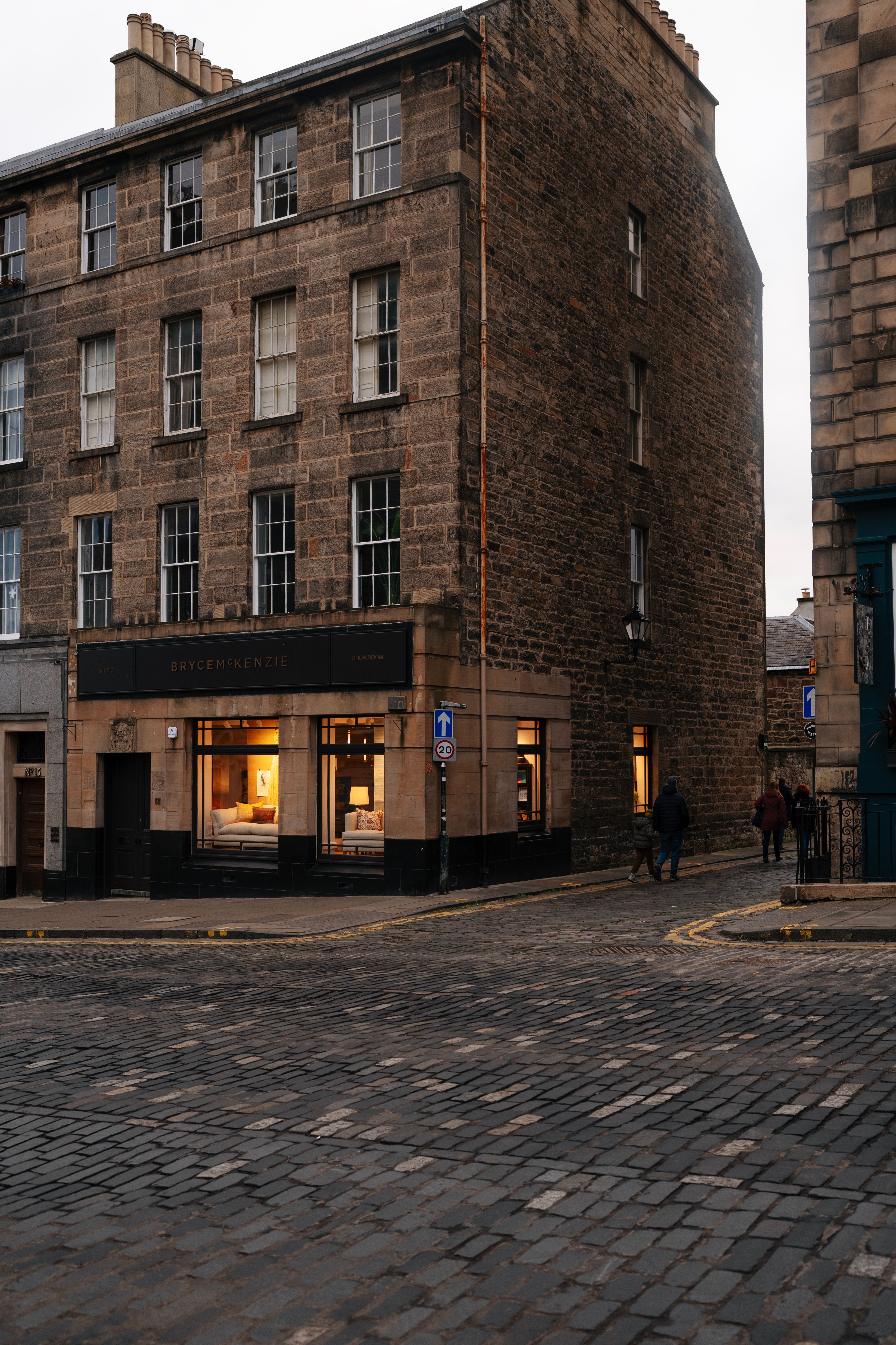 Charming Edinburgh Street Corner Architecture · Free Stock Photo