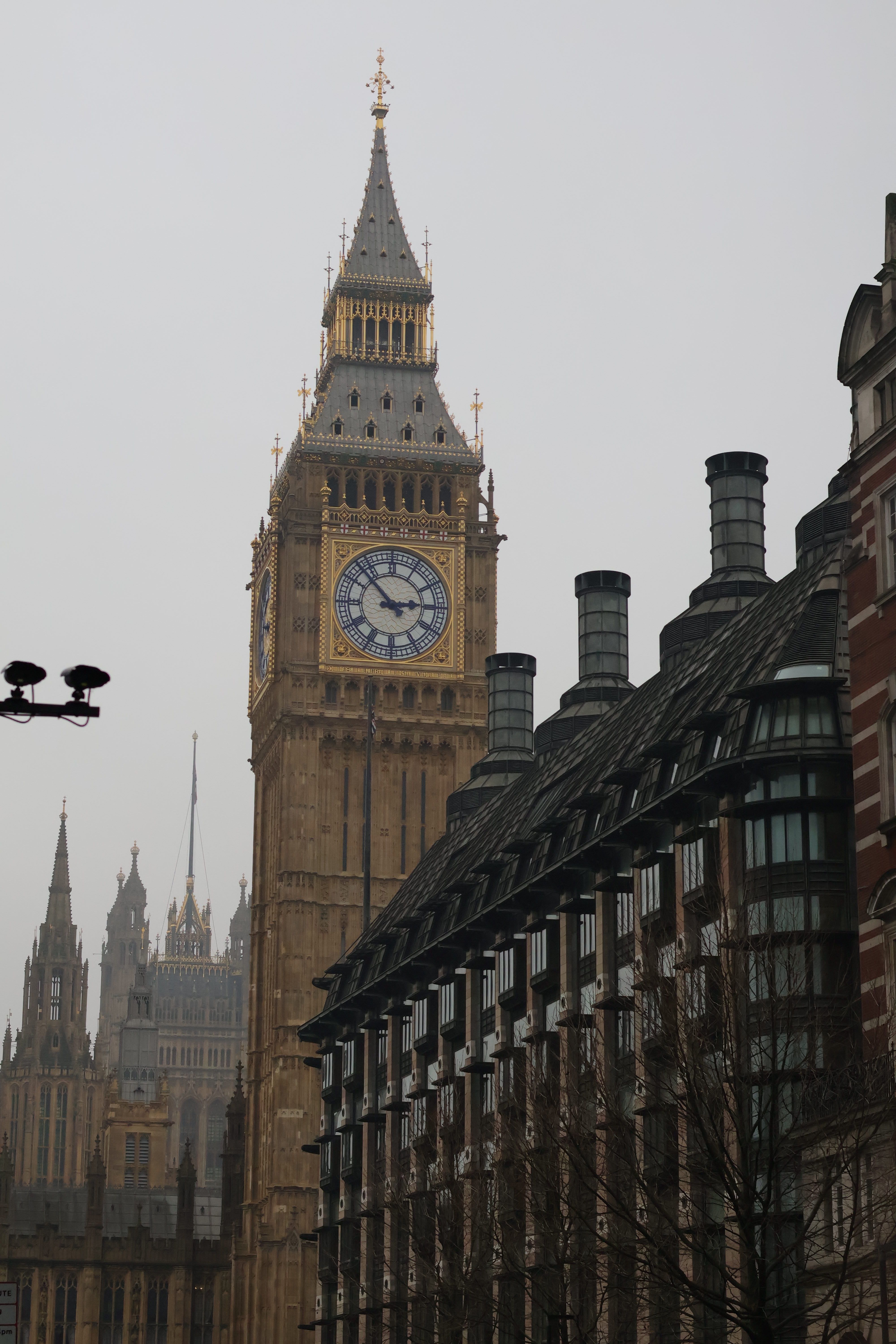 Iconic View of Elizabeth Tower in London · Free Stock Photo