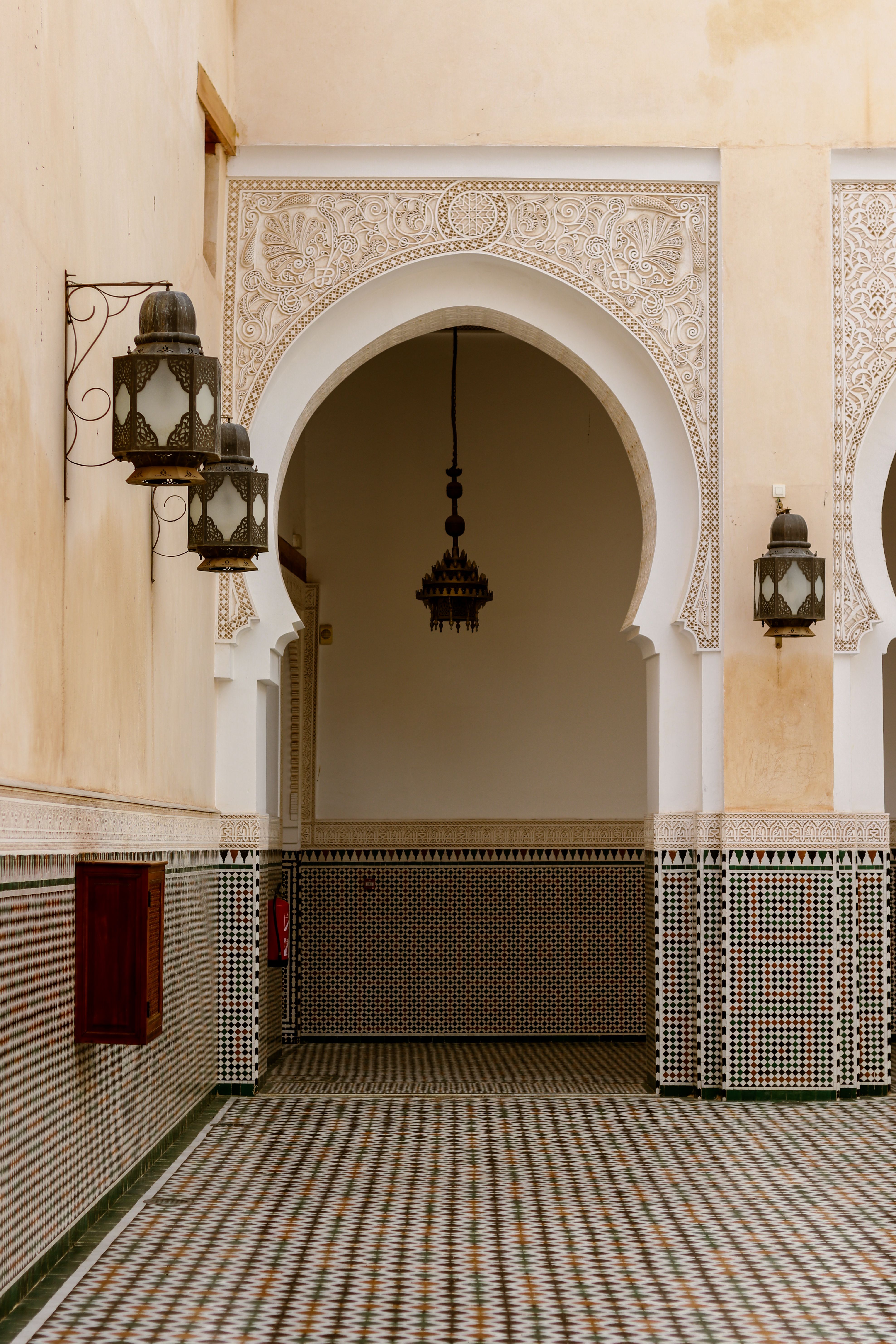 Elegant Moroccan Architectural Interior with Arches · Free Stock Photo